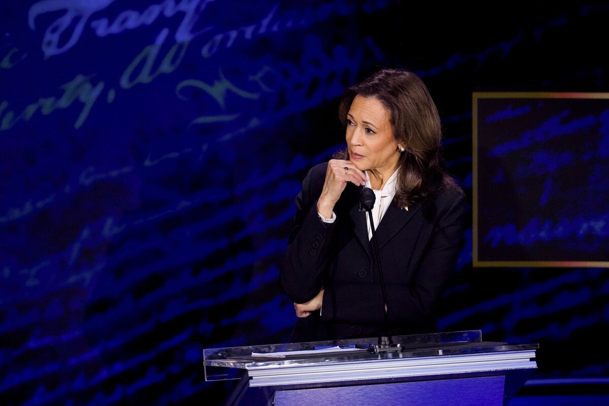 Kamala Harris Touts Record US Oil Boom in Pitch as Climate Pragmatist ...