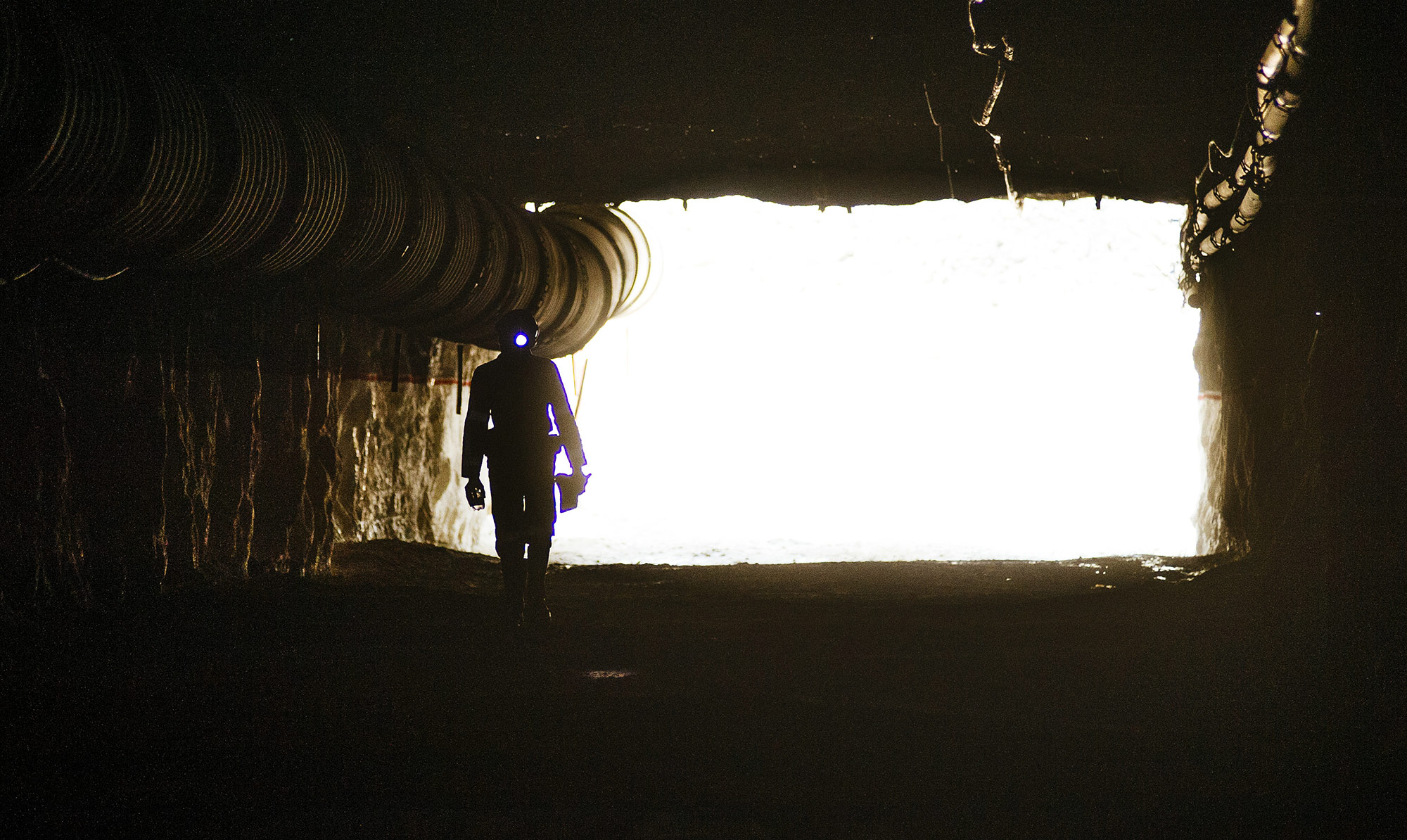 Anglo Platinum, ARM Mine Halted as Six Die After Bus Torched - Bloomberg