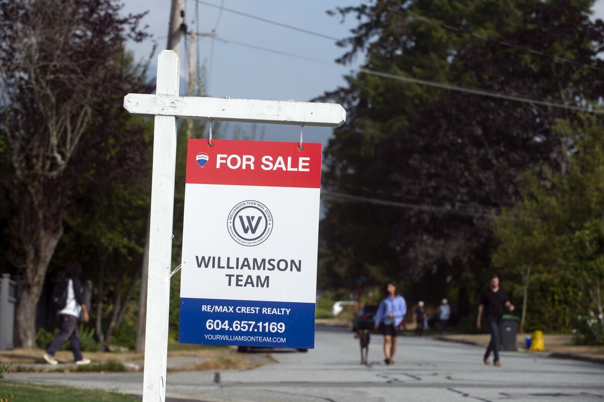 Canada Housing Market Slump, Economic Angst Sink Consumer Confidence ...