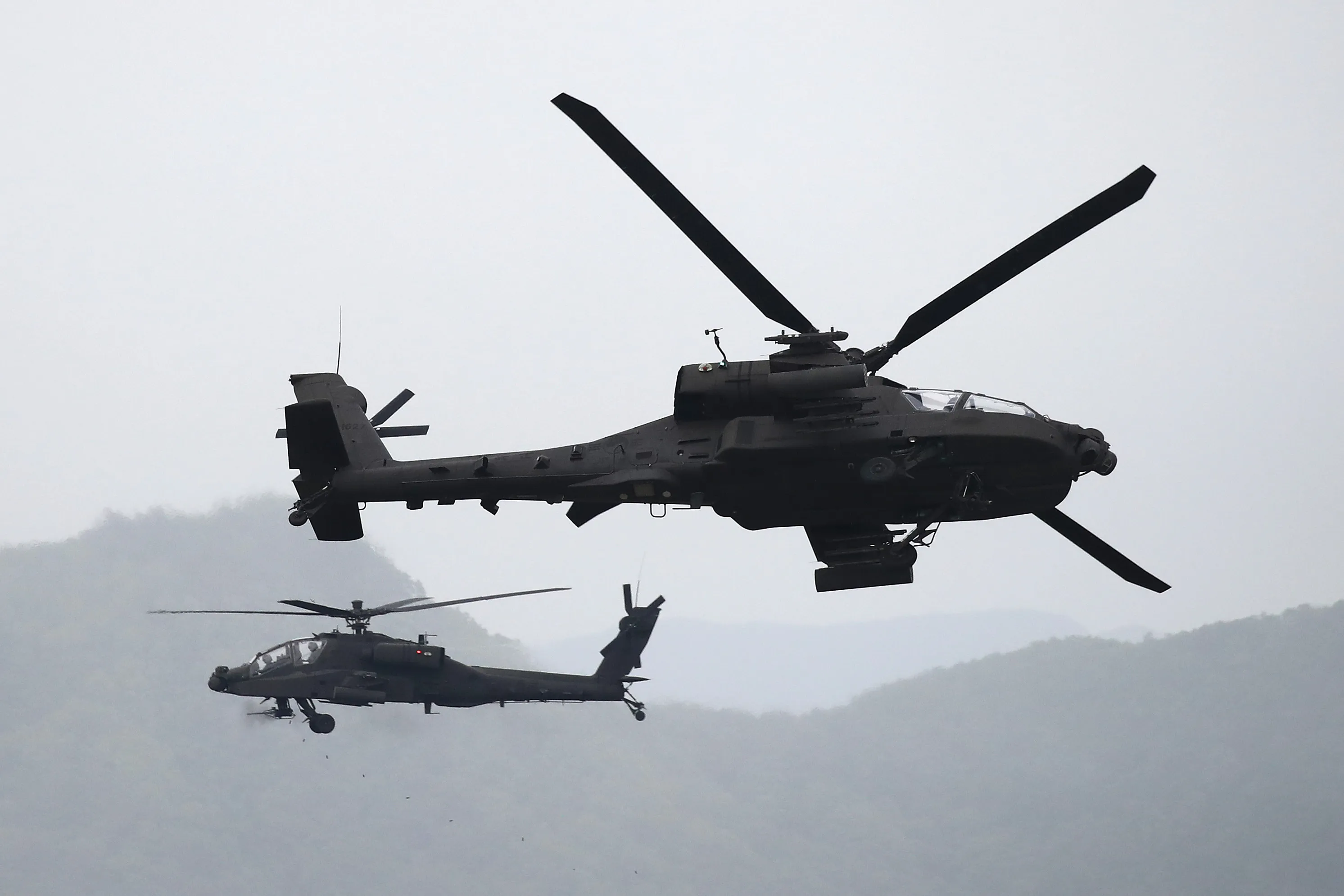US Backs Sale to Poland of Apache Helicopters in $12B Arms Package ...