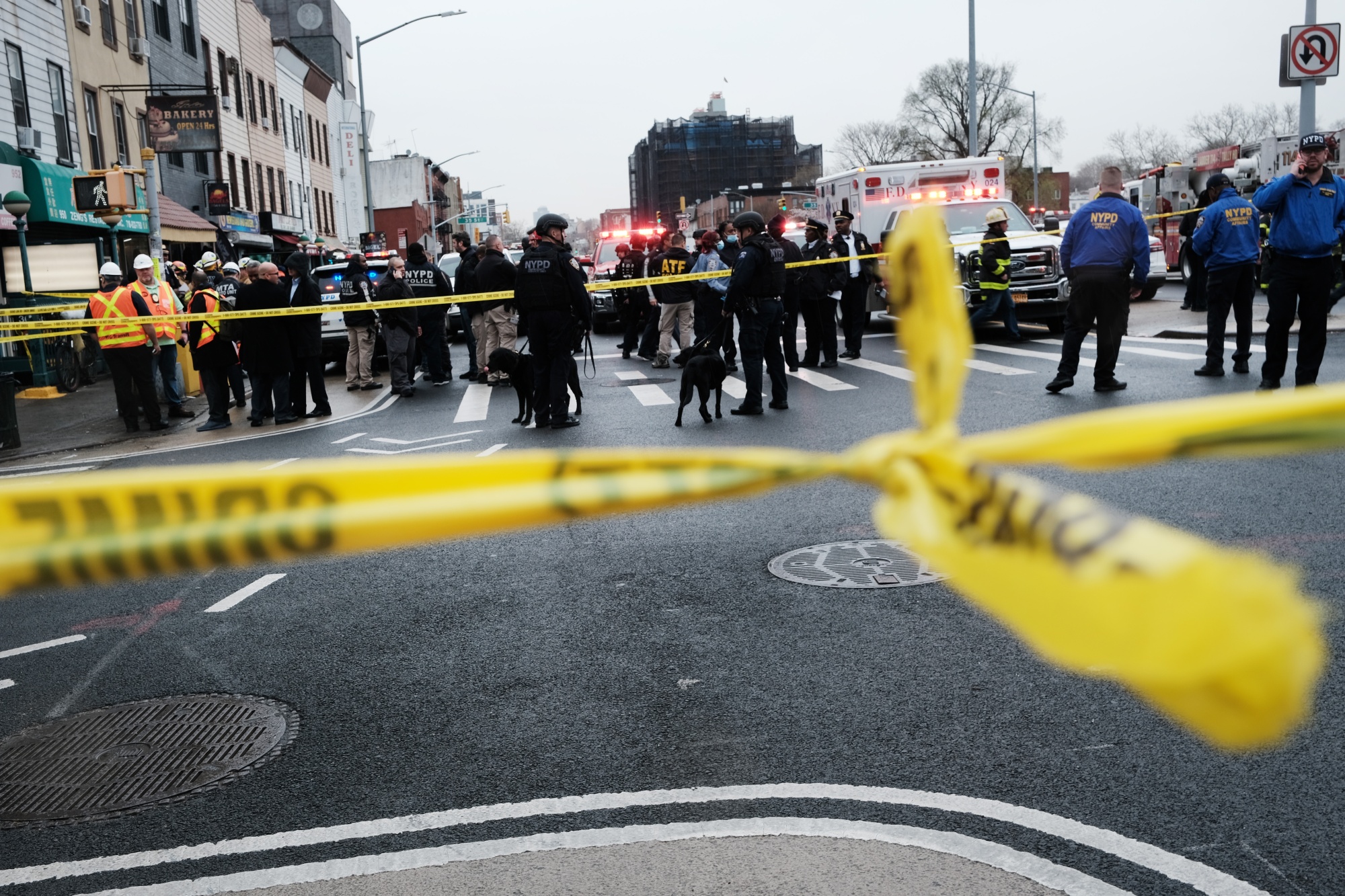 NYC Explores Gun Detectors in Subways After Mass Shooting - Bloomberg