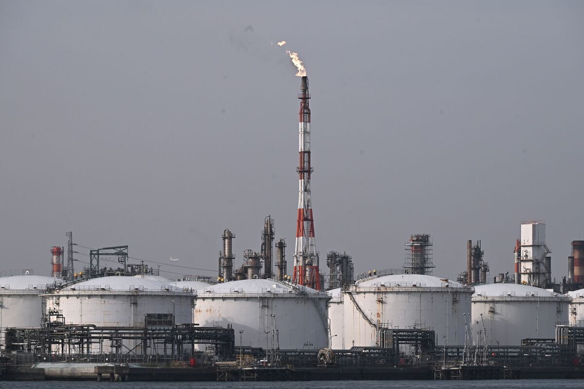 Latest Oil Market News and Analysis for May 25 - Bloomberg