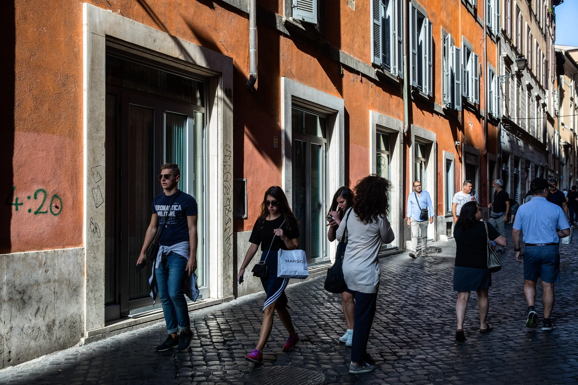 ECB Official Warns QE Exit Could Spell Trouble for Italy's Debt - Bloomberg