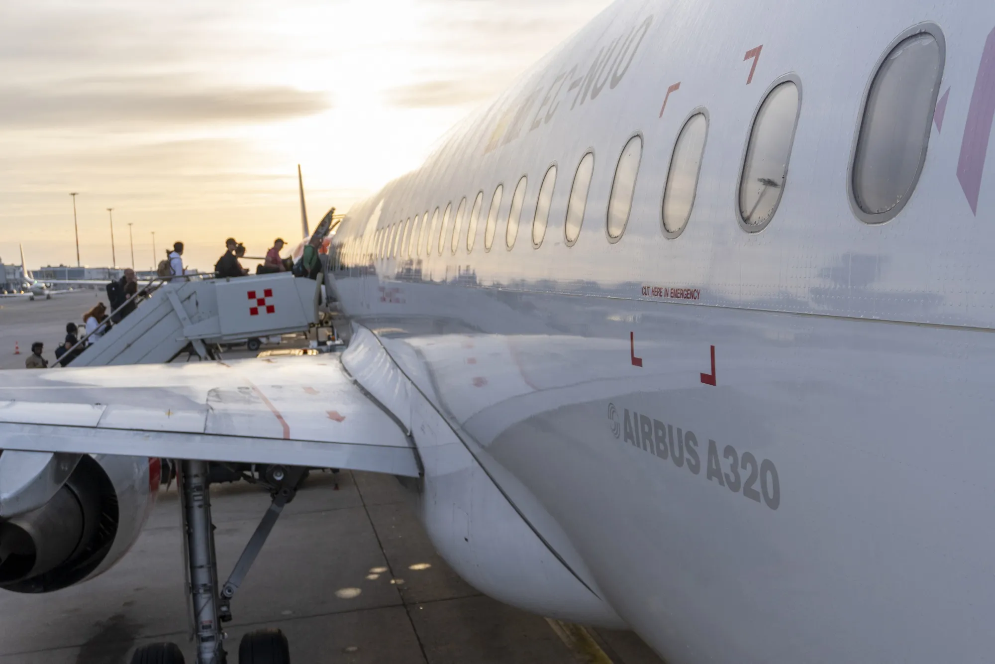 Airbus A320 Output Throttled by Leap Engine Blade Issues - Bloomberg