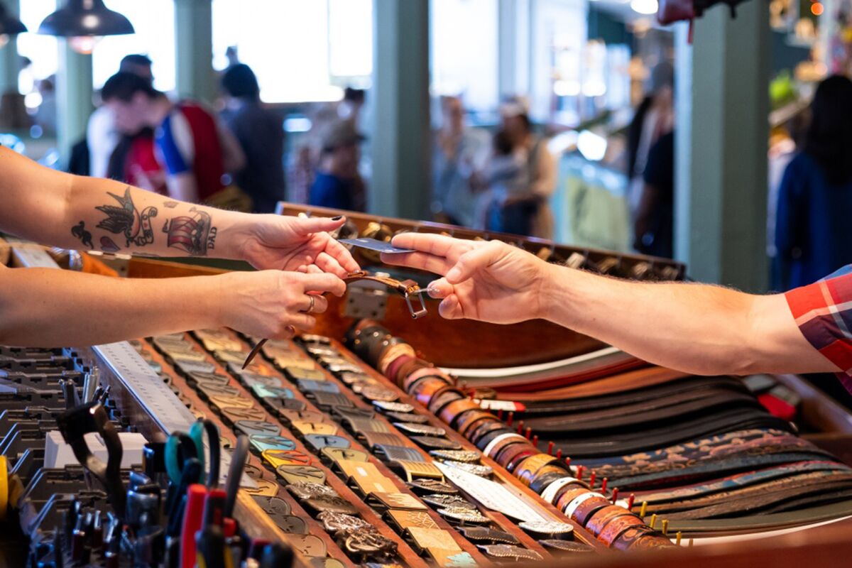 US Consumer Borrowing Rises Less Than Forecast on Credit Cards - Bloomberg