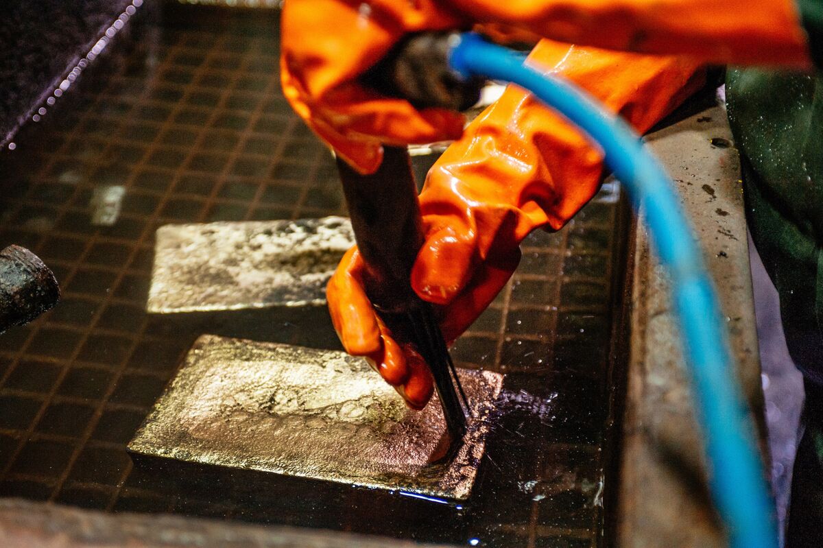 Zimbabwe State Miner Seeks $150 Million for Gold Boost - Bloomberg