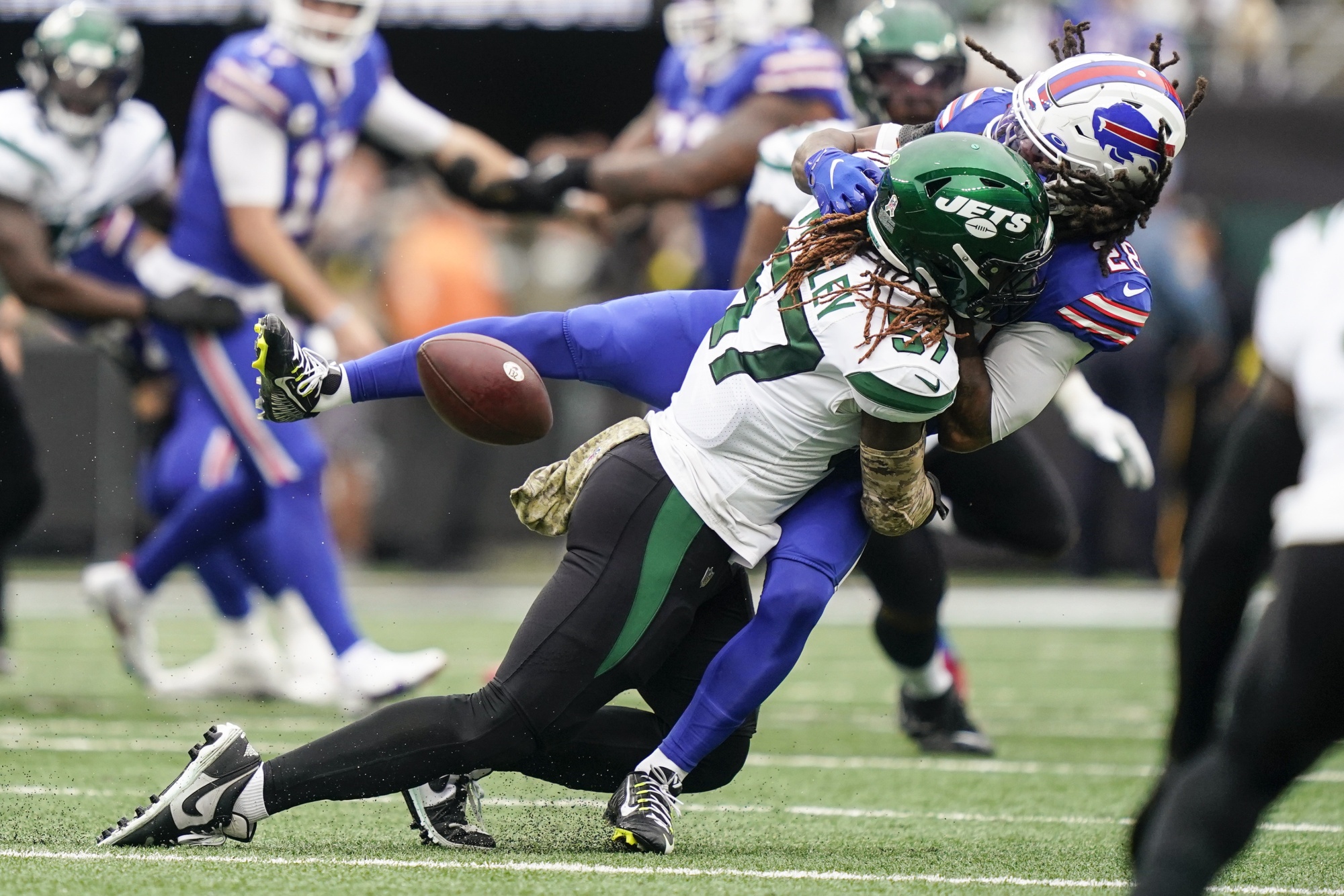 Many Positive, Negative Surprises Mark NFL Season's 1st Half - Bloomberg