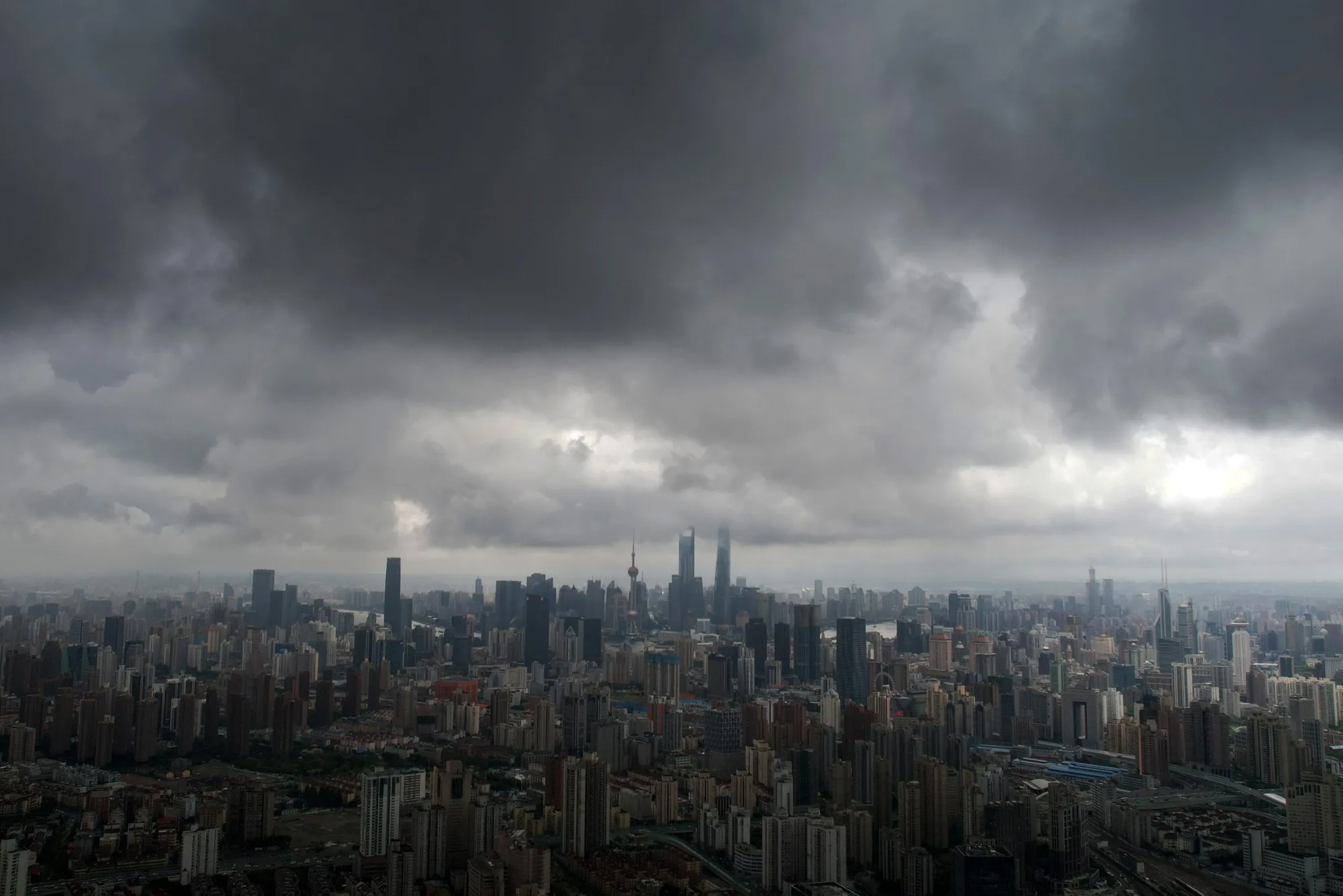 Shanghai Cuts Transport as Typhoon Chanthu Moves Up Coast - Bloomberg