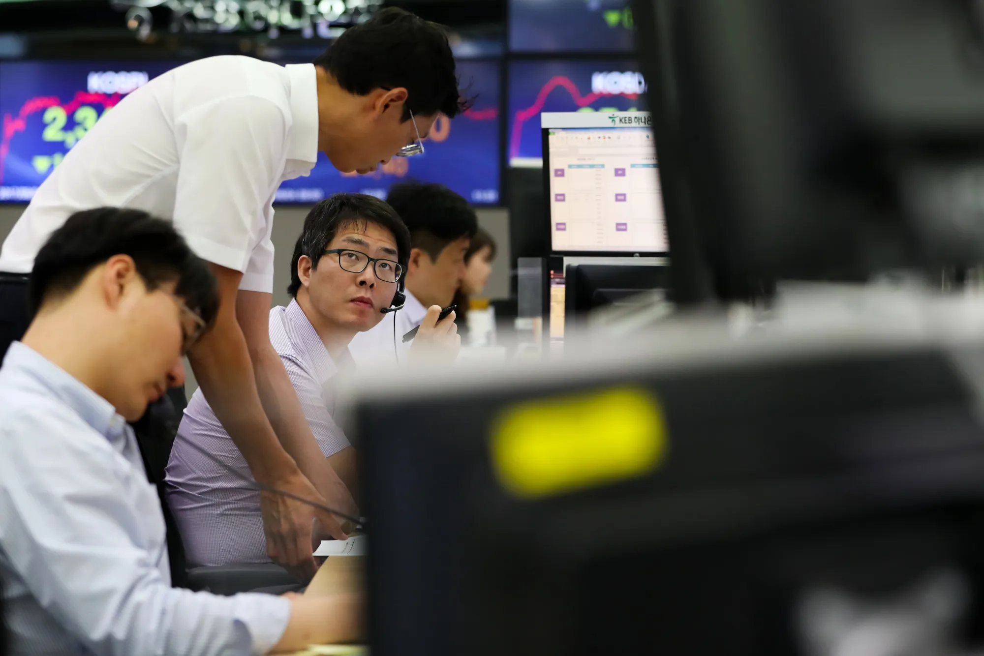 Pyongyang's Threats Start to Show in South Korea's Economy - Bloomberg