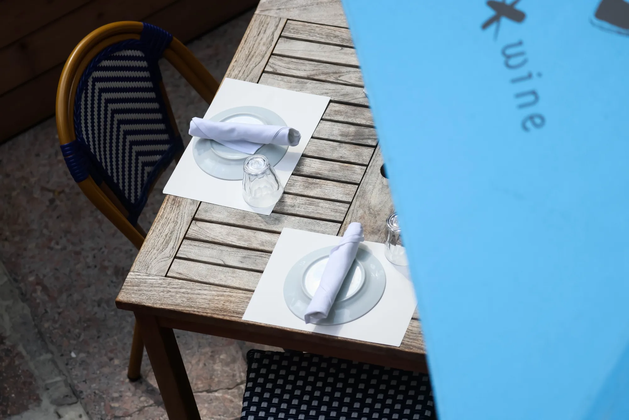 Solo Dining Isn't About Loneliness. It Has a Communal Secret - Bloomberg