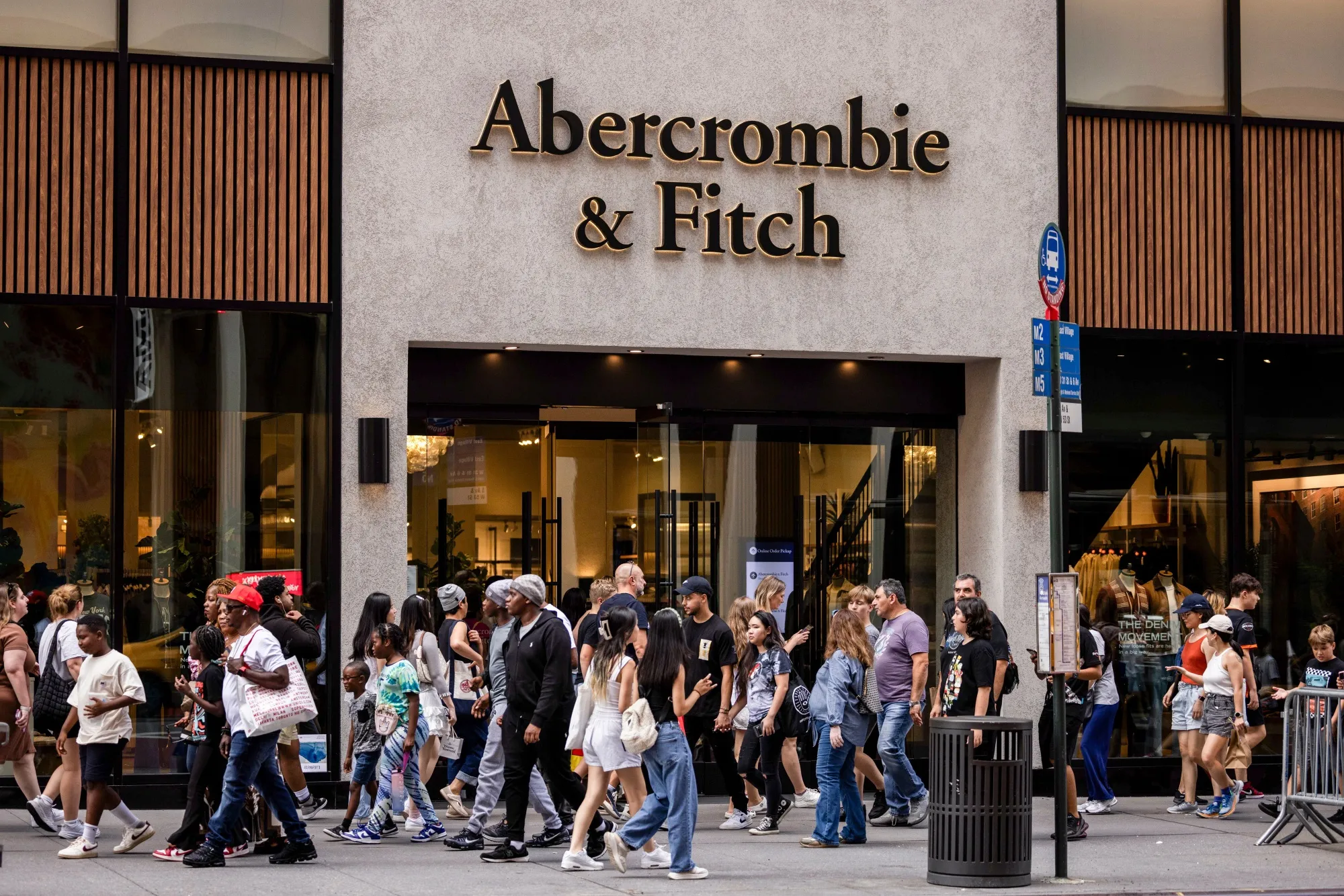 Abercrombie Lifts Sales Outlook on Back-to-School Demand - Bloomberg