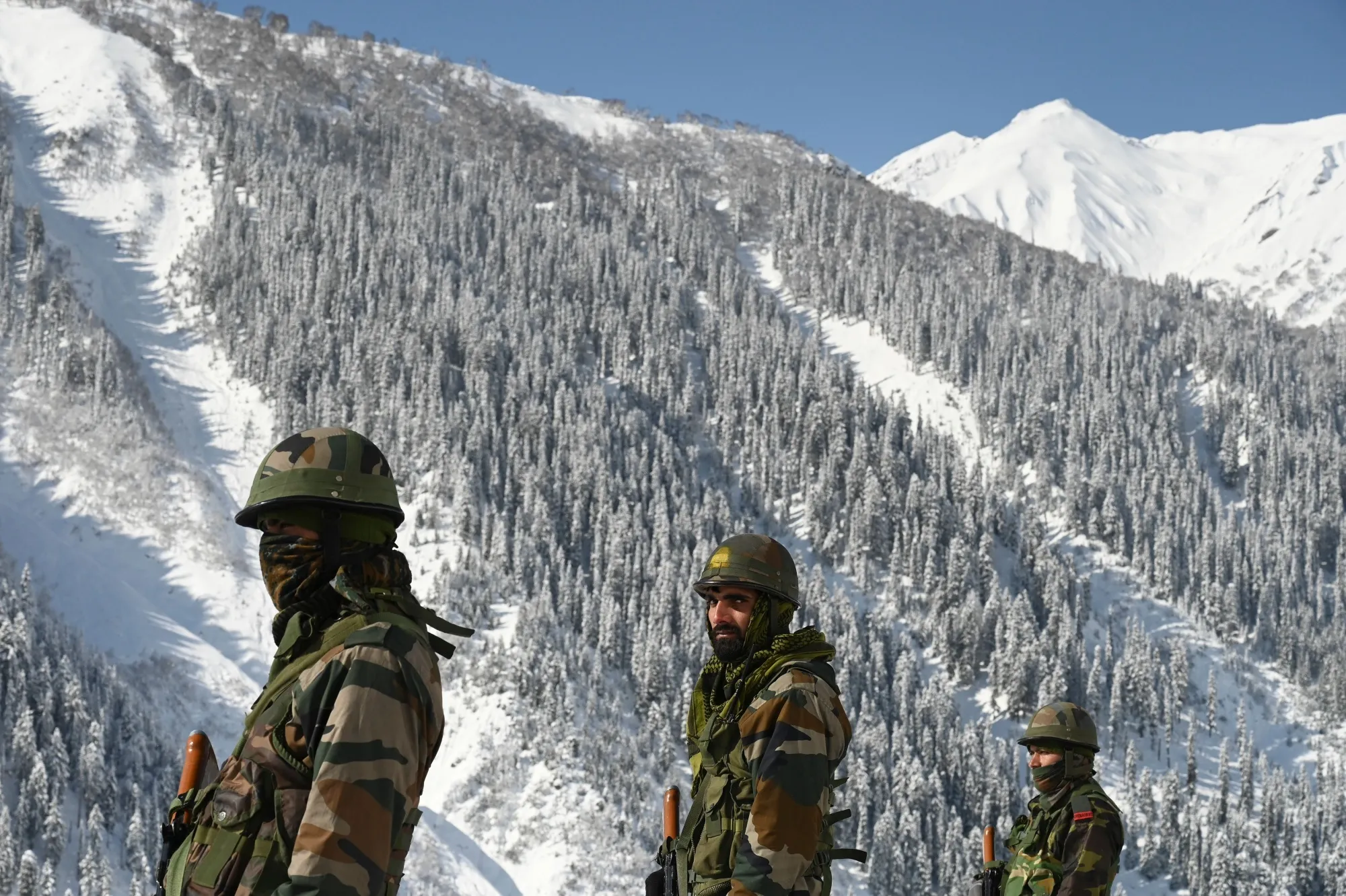 India Frees Up 10,000 More Soldiers to Guard Border With China - Bloomberg