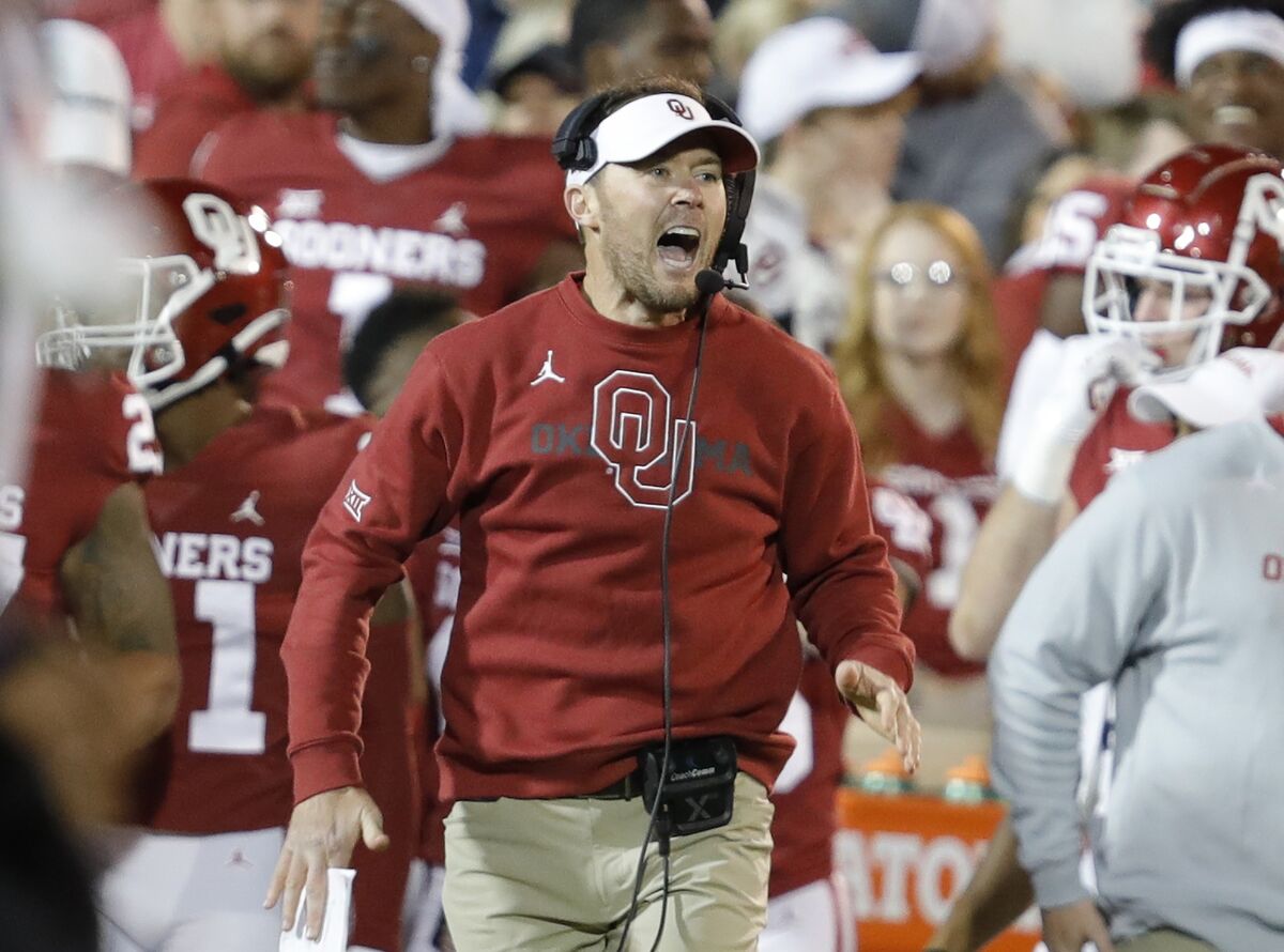 Oklahoma Picks Up Pieces After Lincoln Riley Leaves for USC - Bloomberg