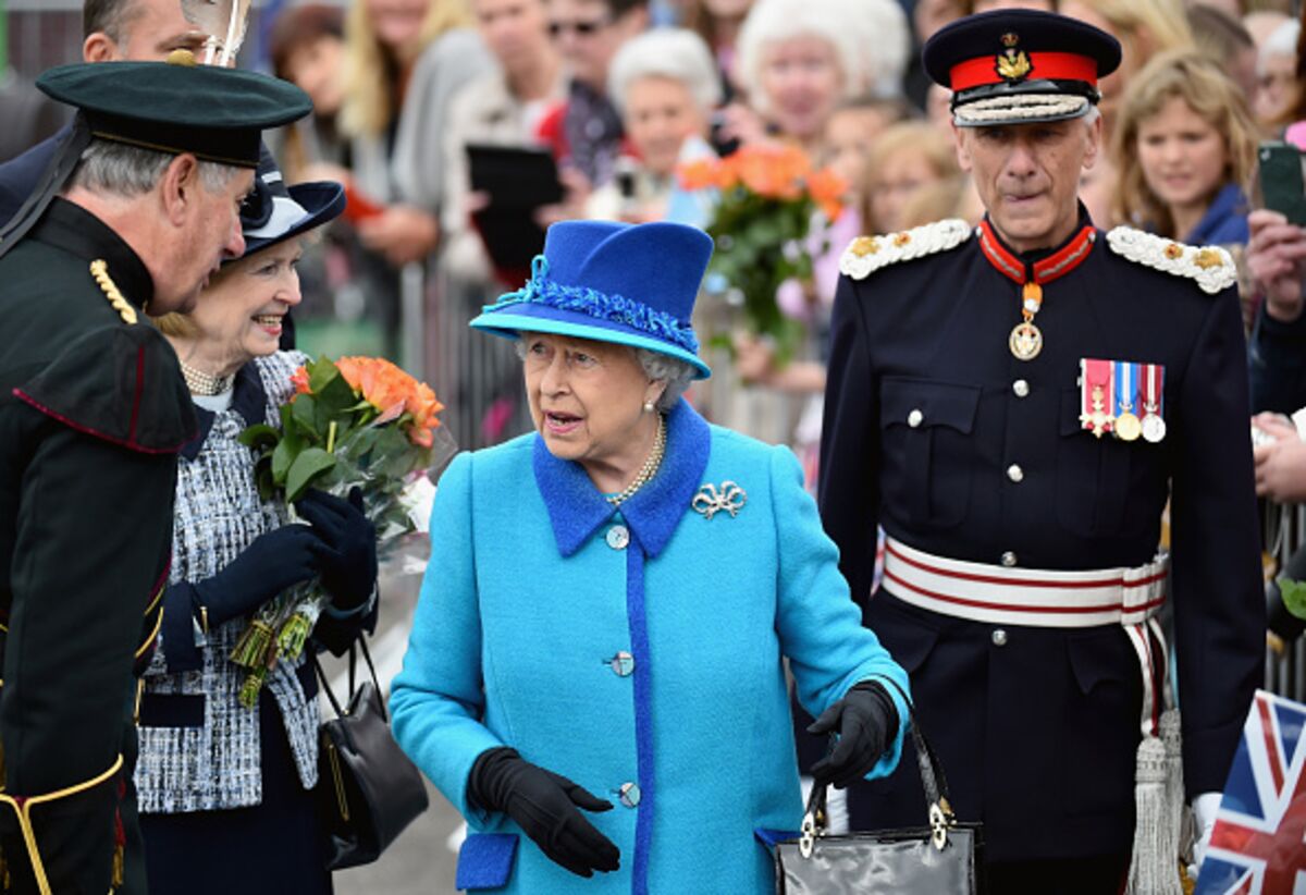 Pity British Republicans (Long Live the Queen) - Bloomberg