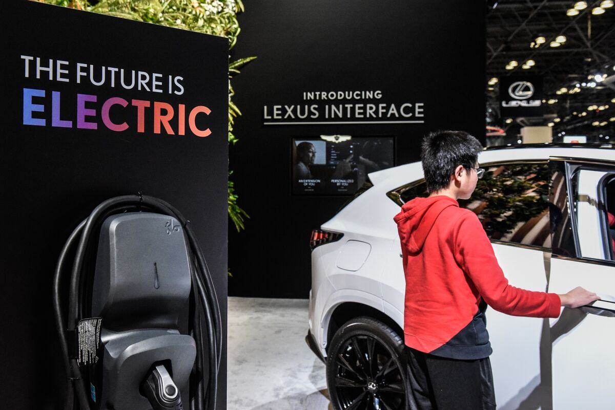 Lexus Investigates Setting Up Its Own EV Charging Network - Bloomberg