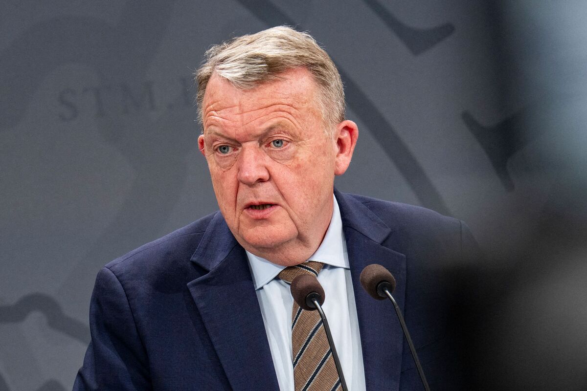 Denmark Taps Ex-Premier to Resolve US Dispute Over Greenland - Bloomberg