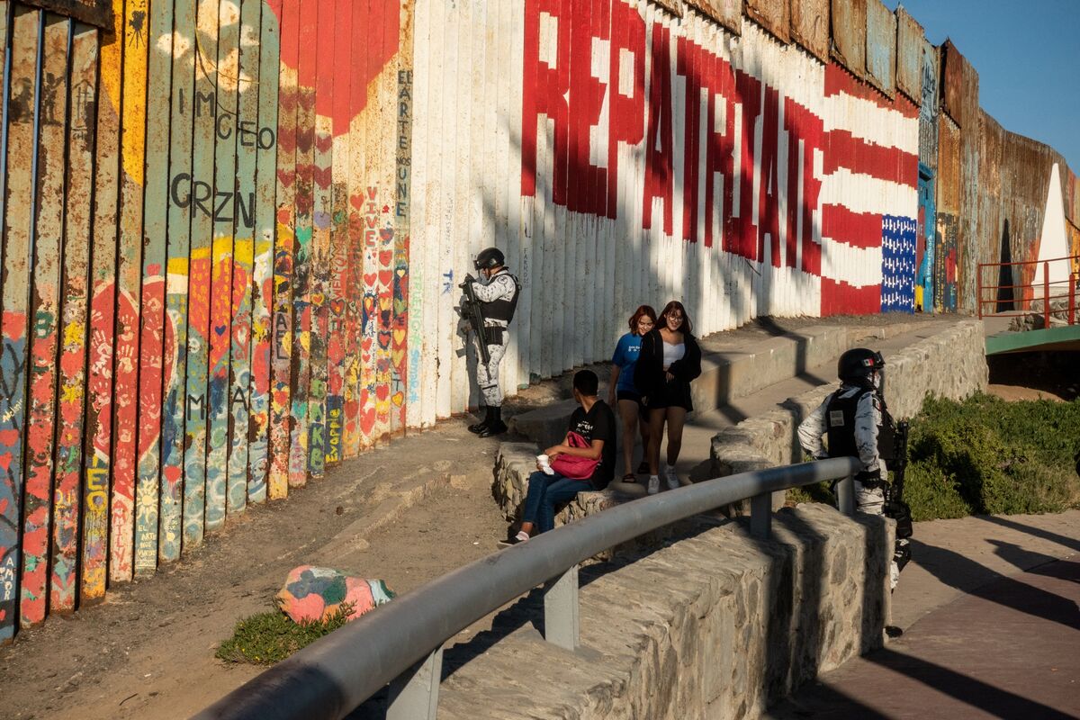 The Politics of Migration Are Proving Intractable - Bloomberg