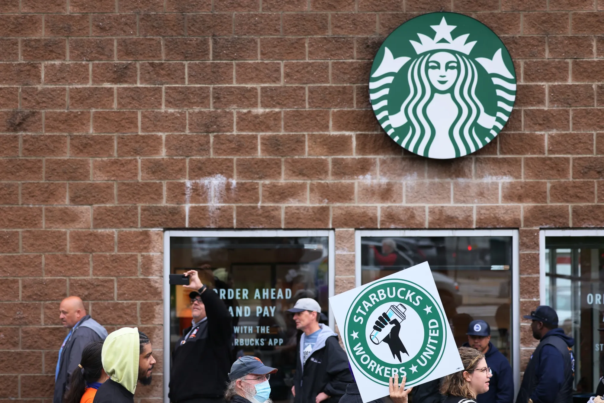 Starbucks’ (SBUX) Labor Pivot Poised to Spur New Unionization Wave ...