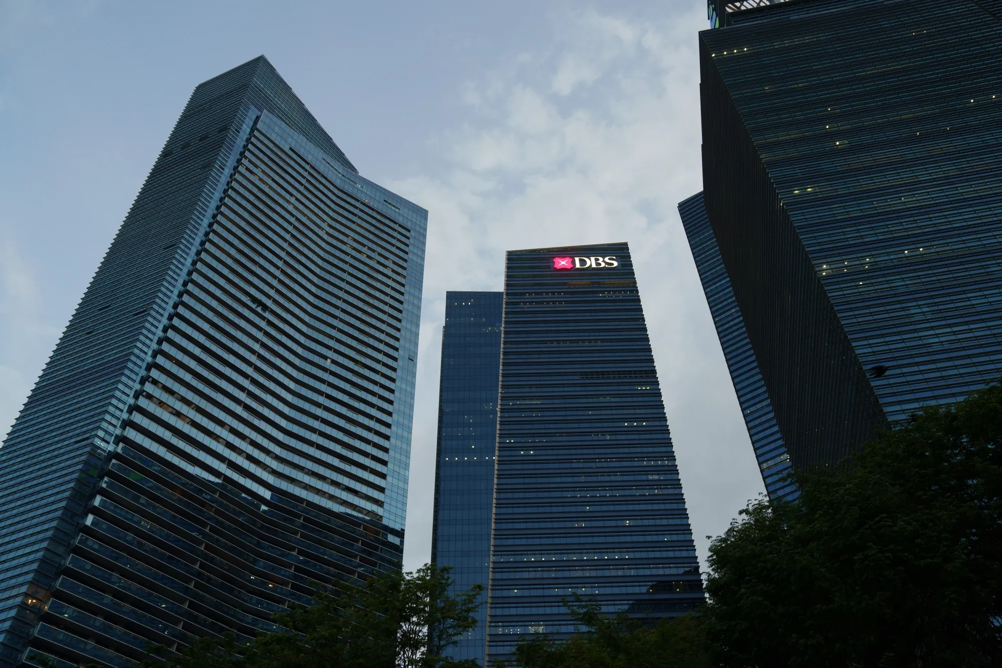Singapore Banks Dominate Surge in Share Buybacks - Bloomberg