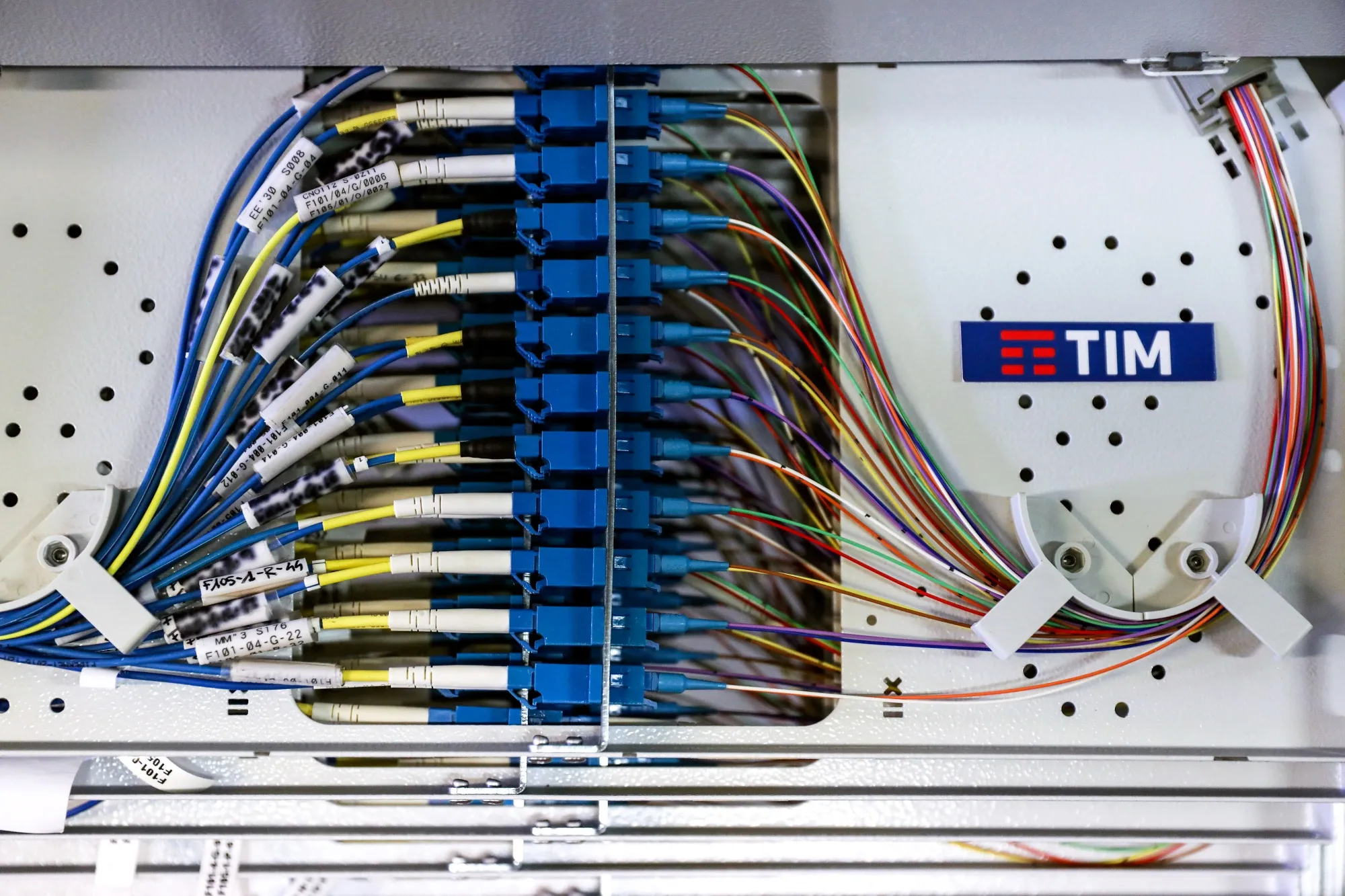 Telecom Italia Said to Seek $21.5 Billion for Landline Grid - Bloomberg