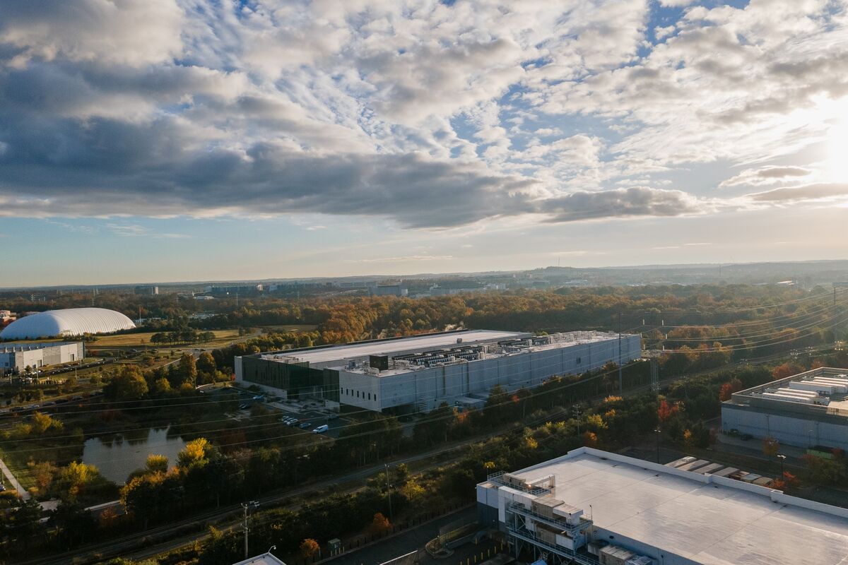 Microsoft, Meta Drive $700 Billion Surge in Data Center Lease ...