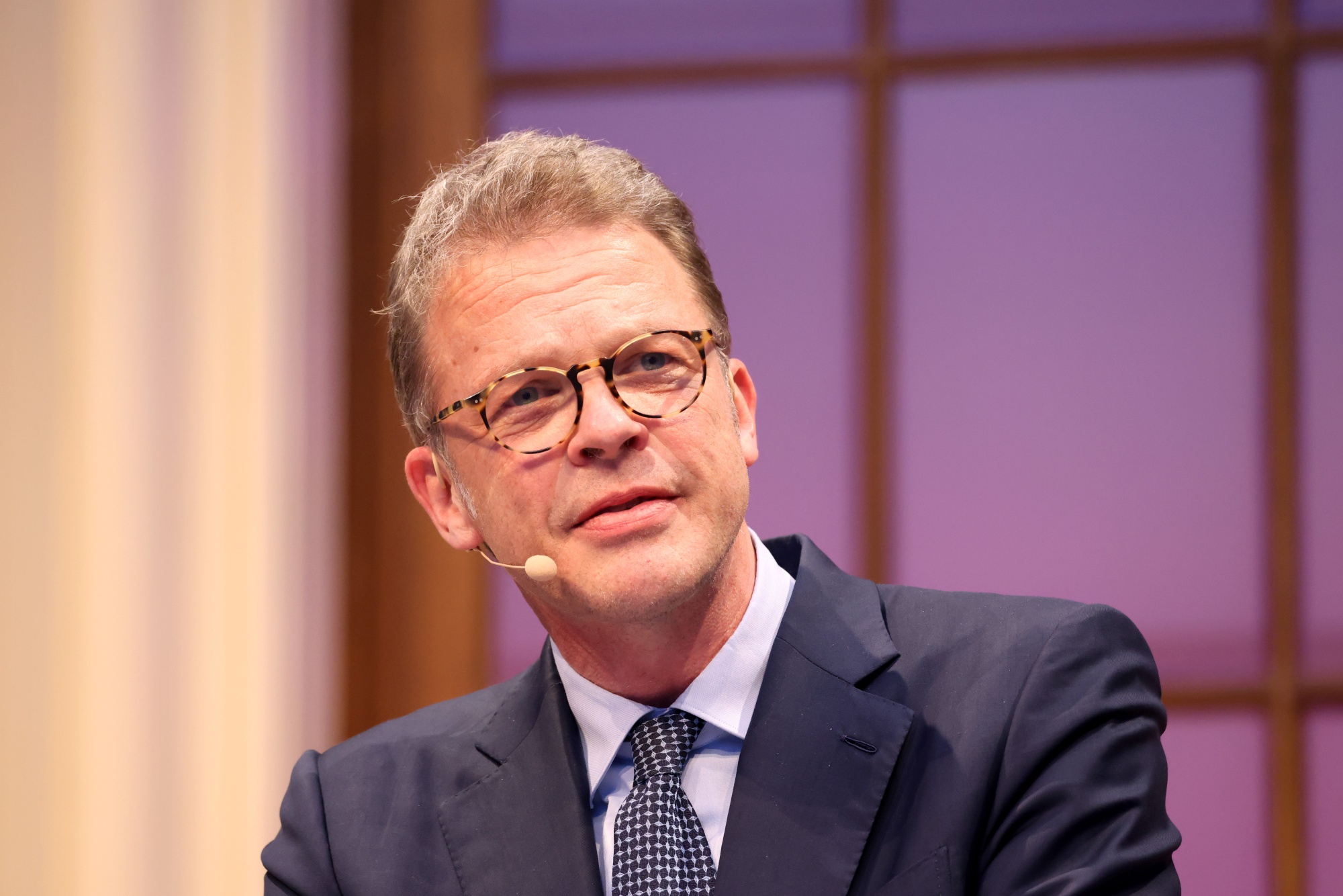 Deutsche Bank Chief Upbeat on Revenue Goal, Controls Still Lag - Bloomberg