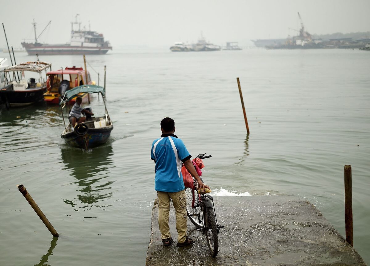 Singapore, Malaysia Take Steps to Defuse Tension at Their Ports - Bloomberg