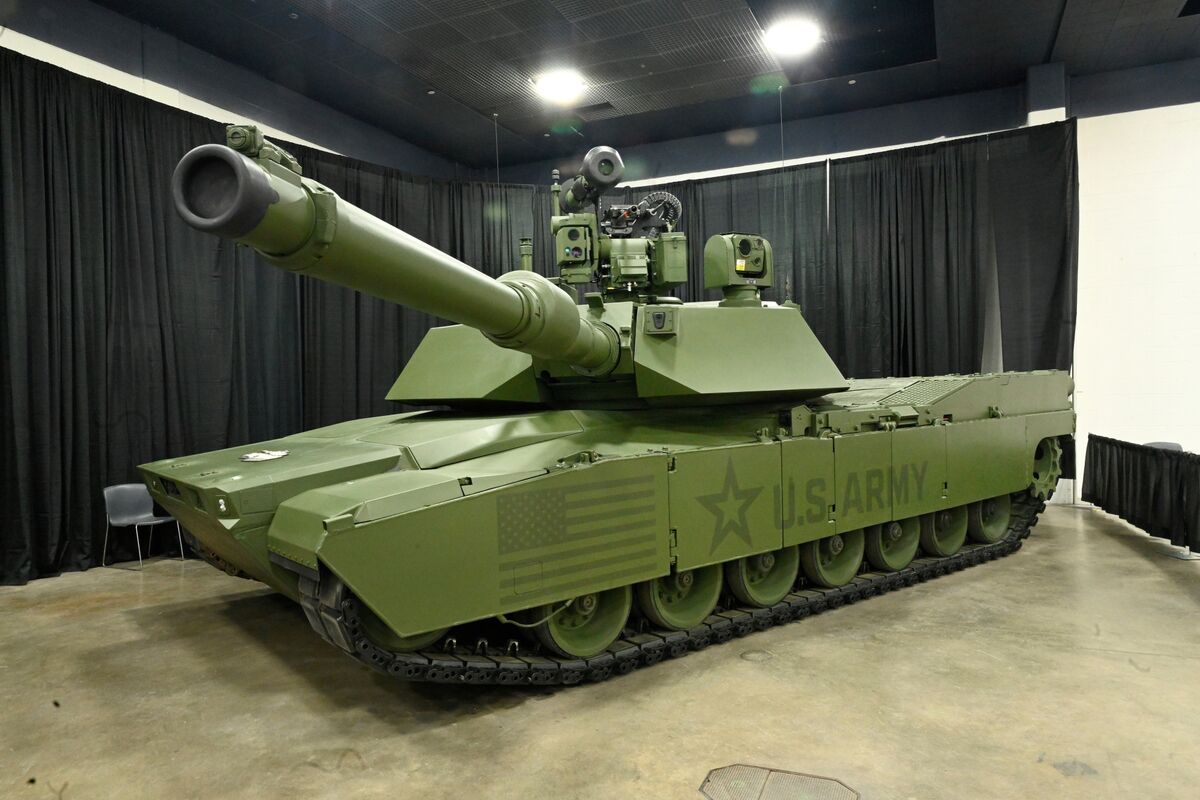 Army Displays New Version of Abrams Tank at Detroit Auto Show - Bloomberg