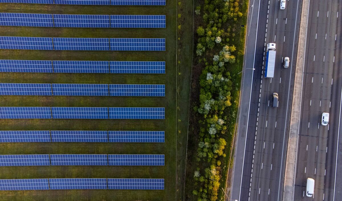 Labour’s Solar Power Plan May Fall Short of Key Climate Goal - Bloomberg