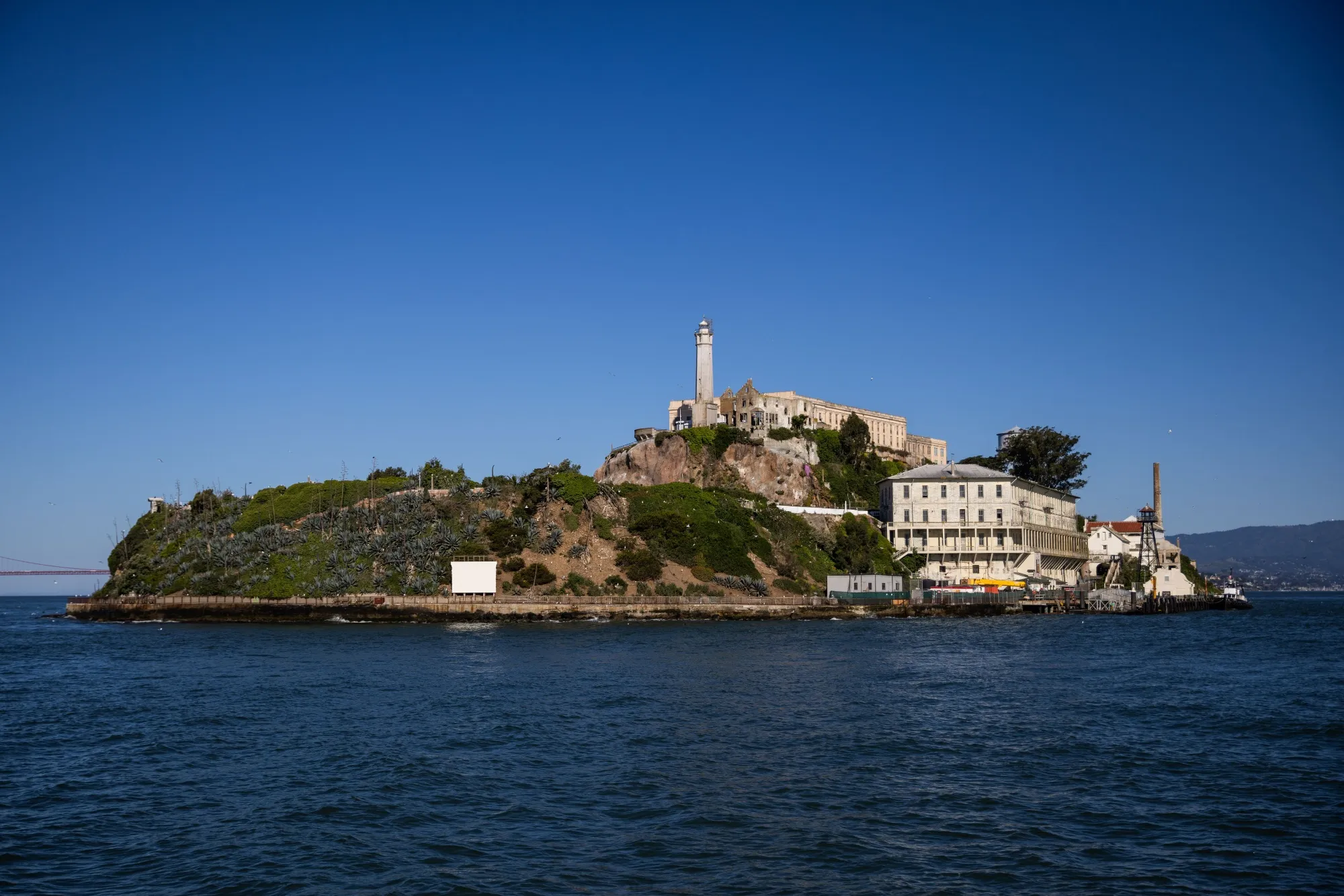 Trump’s Call to Reopen Alcatraz Prison Meets California Scorn - Bloomberg