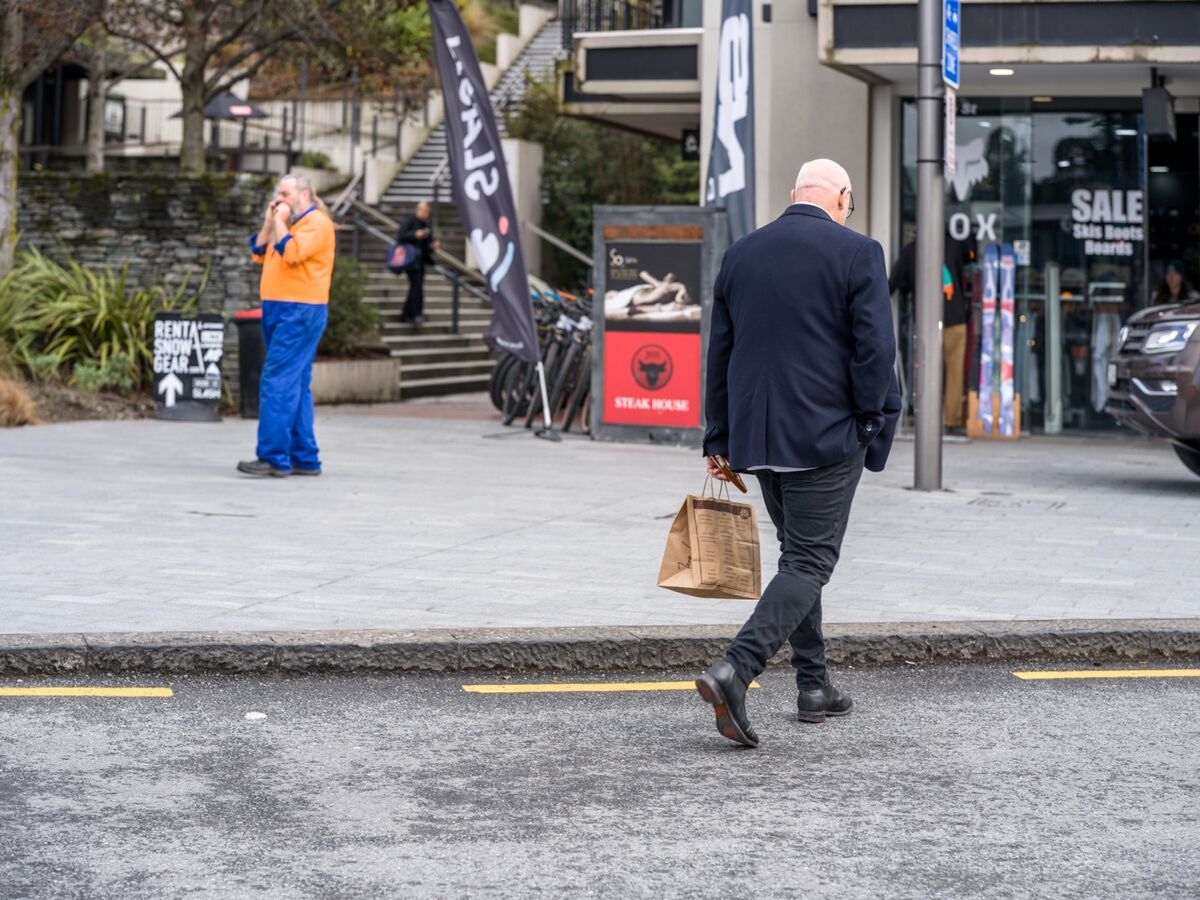 New Zealand Inflation Seen Falling Back Into Central Bank’s Target Band ...
