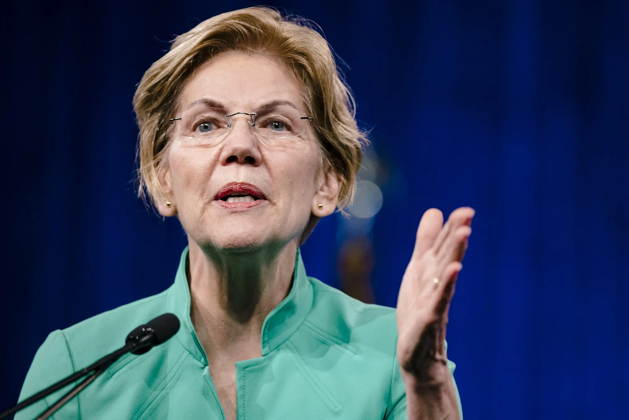 Elizabeth Warren Asks Fed to Break Up Wells Fargo After Regulatory Hit ...