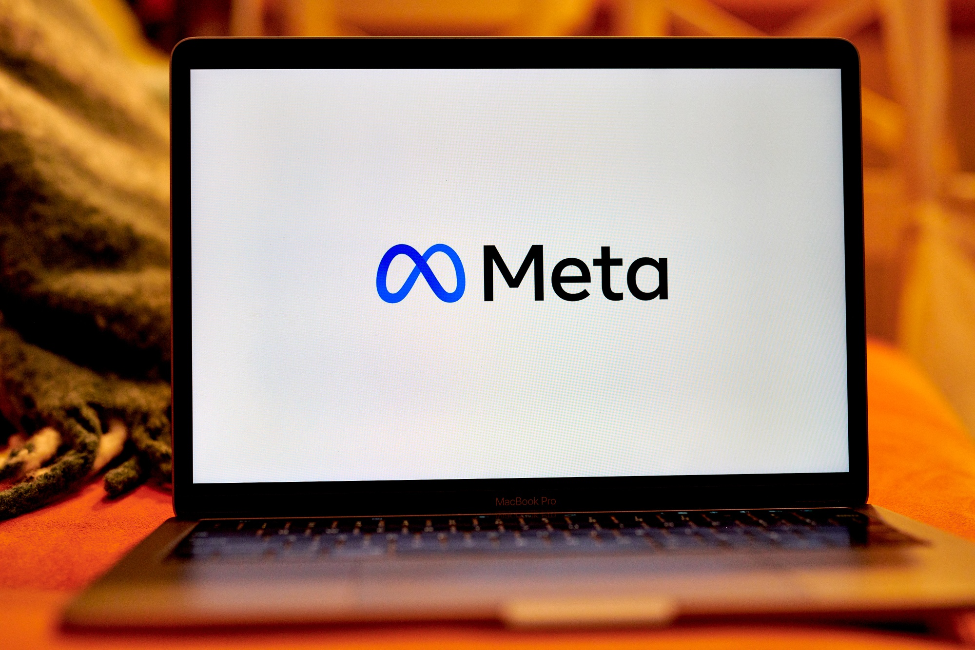 Meta suma herramientas de IA para mejorar eficacia de anuncios - Bloomberg