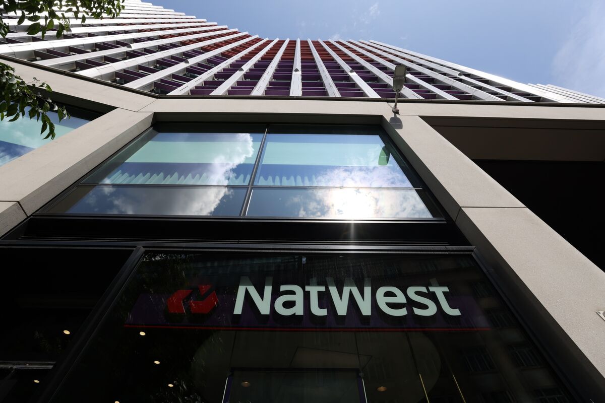 UK’s Natwest Share Sale Prospects ‘Looking Good,’ Minister Says - Bloomberg
