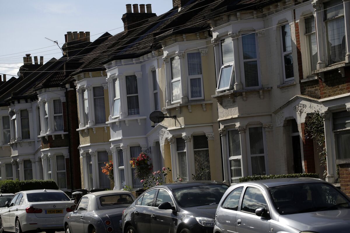 UK’s Record Migration May Have Boosted Home Rental Costs by 7% - Bloomberg