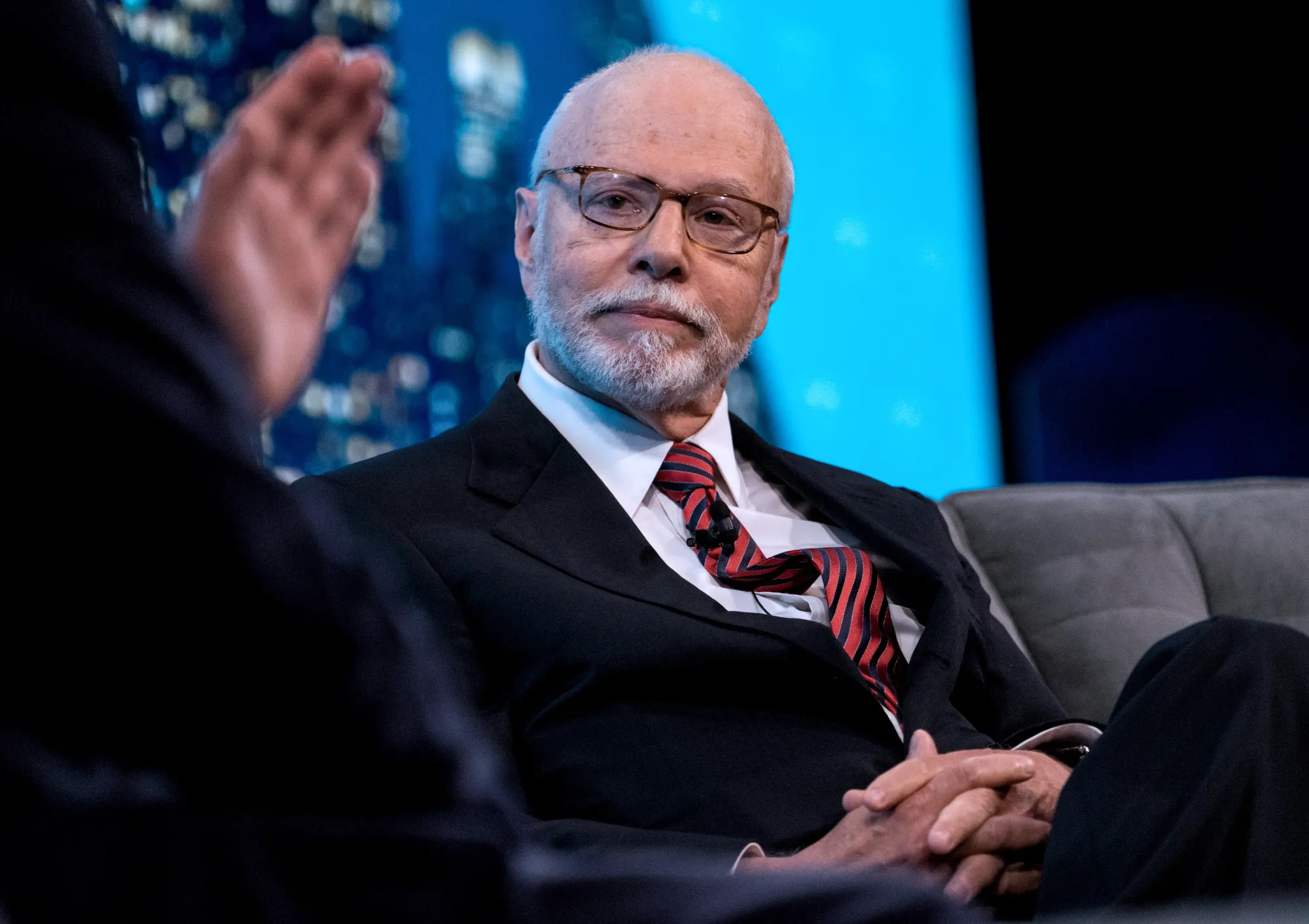 Elliott Takes Stake in Travelport Worldwide, Pushes for Sale - Bloomberg