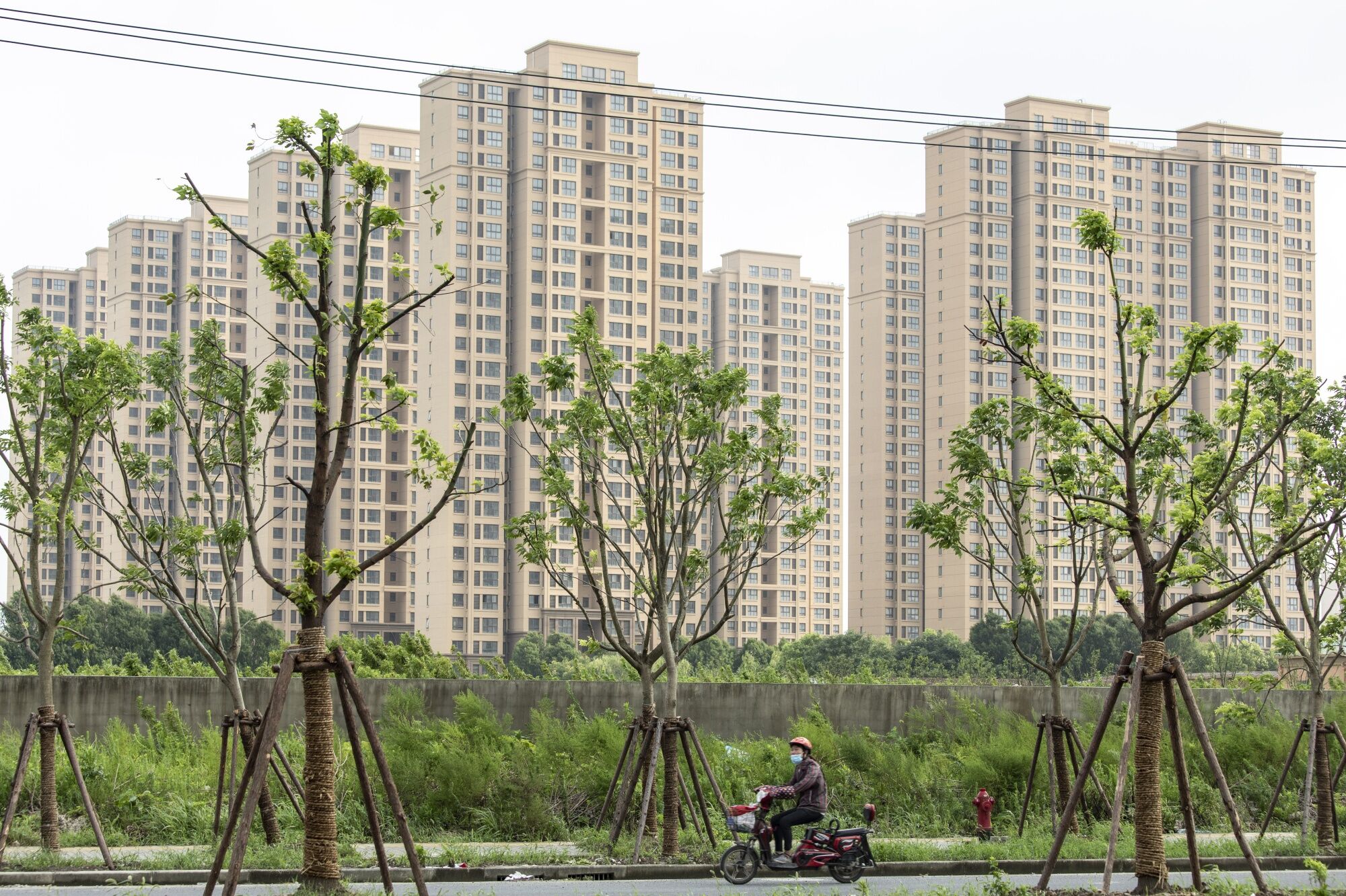 China’s Property Sector Shrinks For 1st Time Since Pandemic - Bloomberg