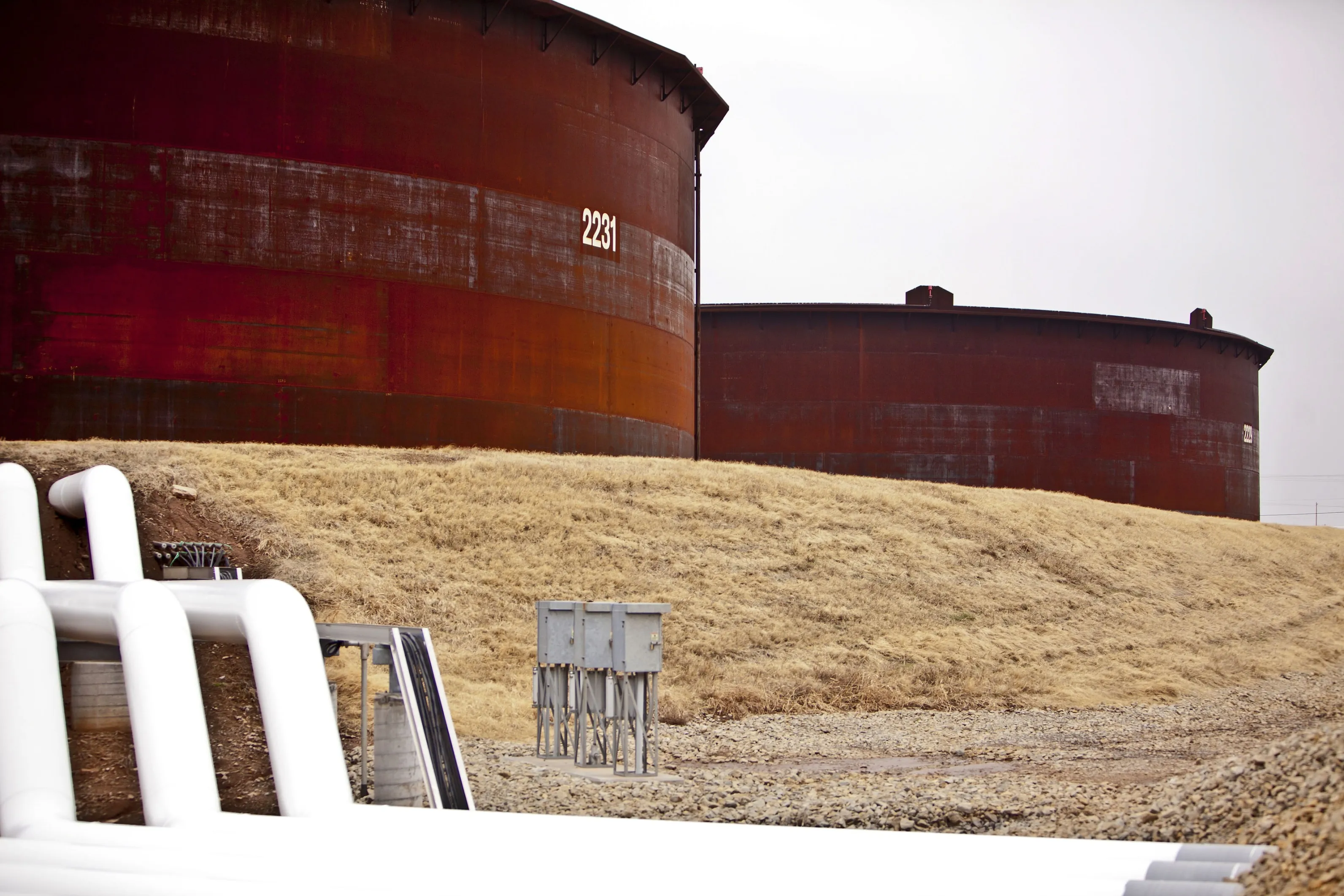 Cushing Oil-Storage Hub Running Dry as New Canadian Pipeline Diverts ...