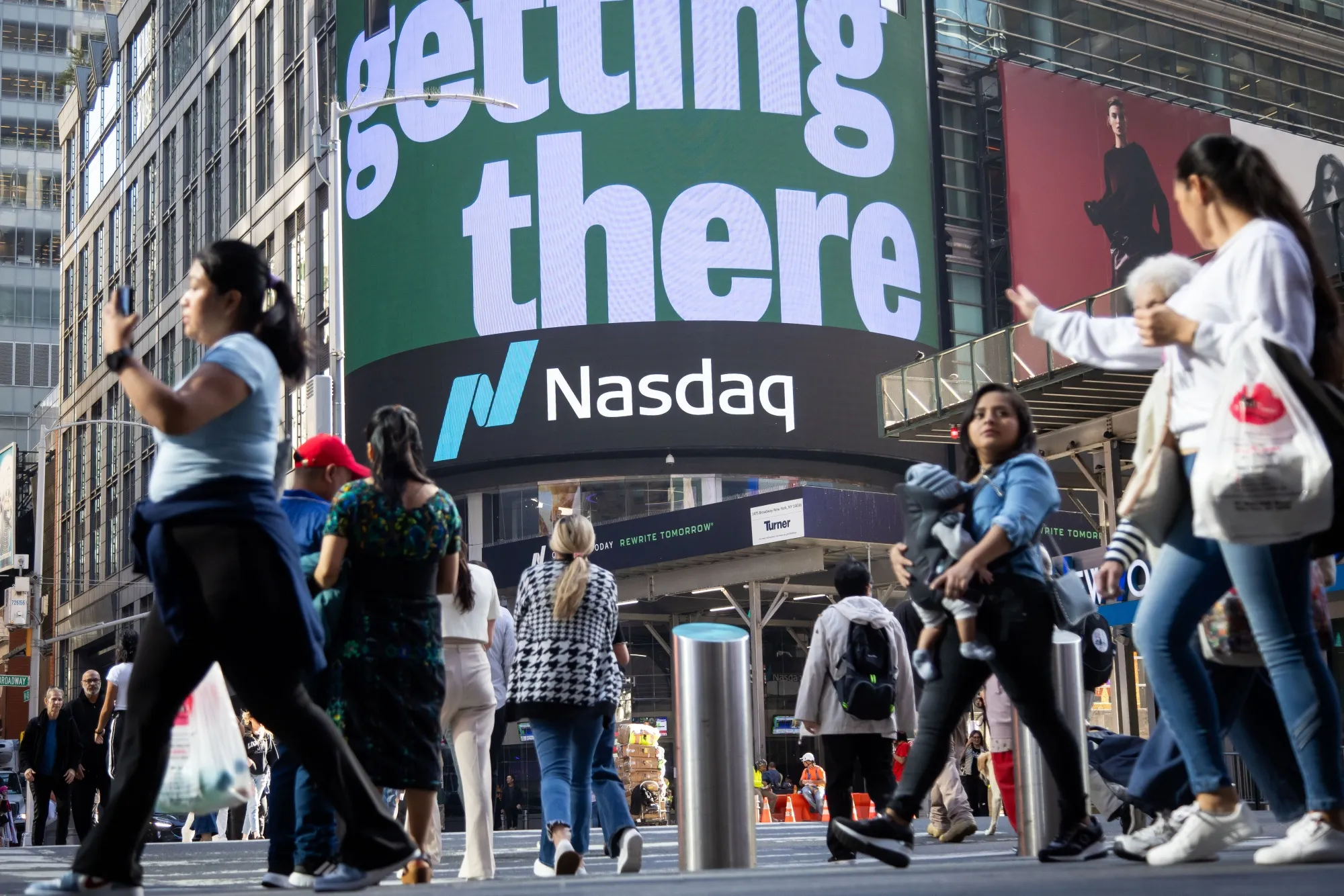 Magnificent Seven Back in Pole Position With Nasdaq Record - Bloomberg