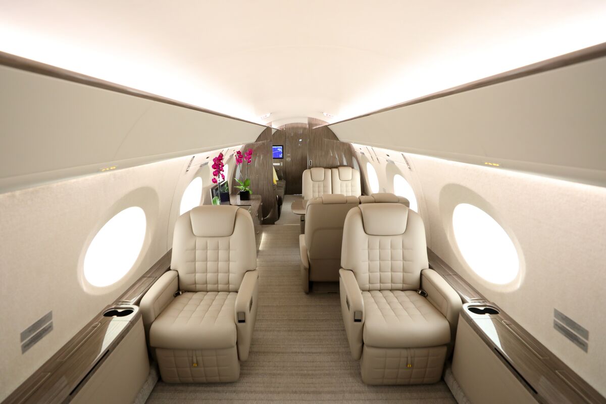 Qatar Airways Sees Private-Jet Sales Jump as More Families Book - Bloomberg