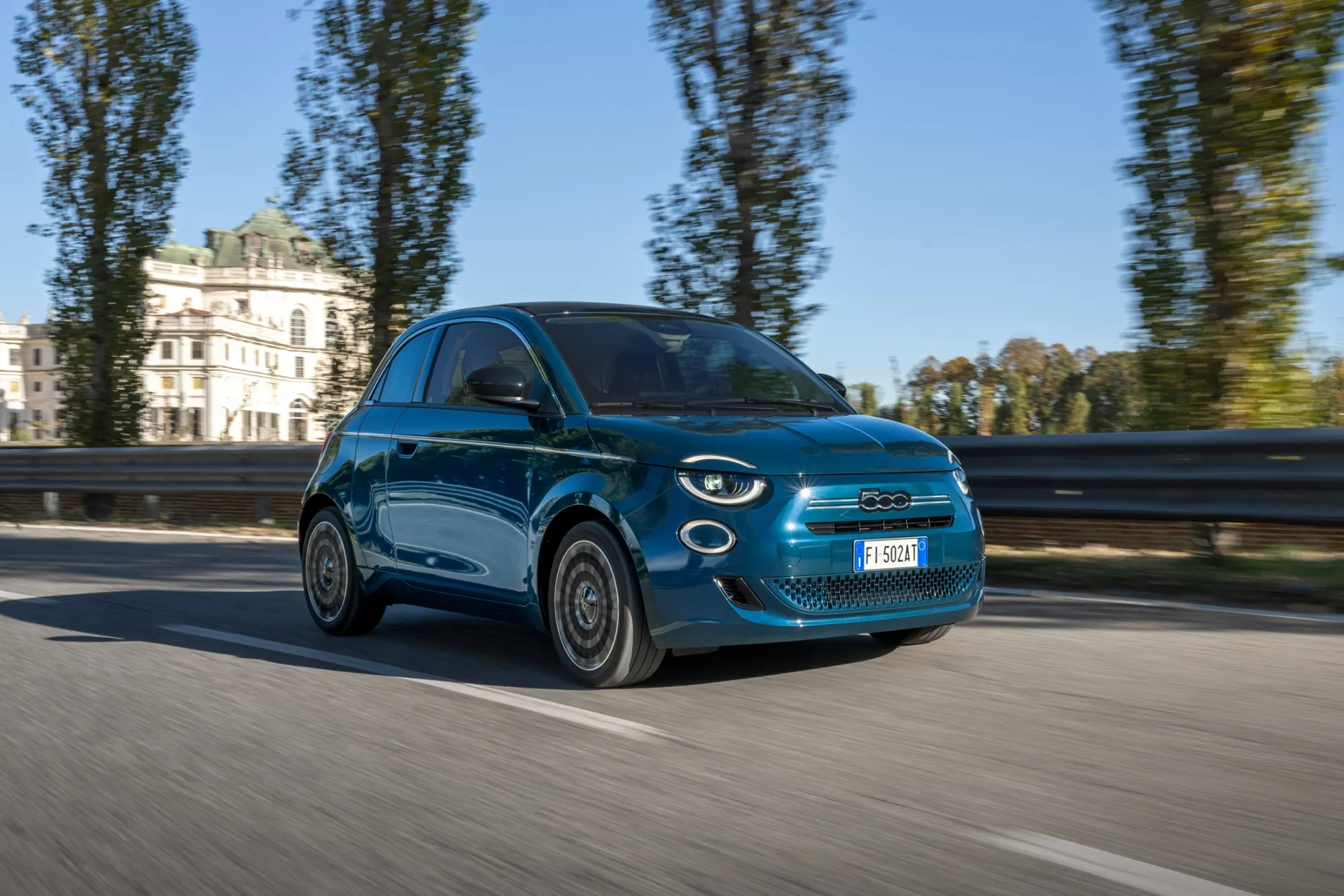 Stellantis Car Output in Italy Sinks to 1950s-Era Levels - Bloomberg