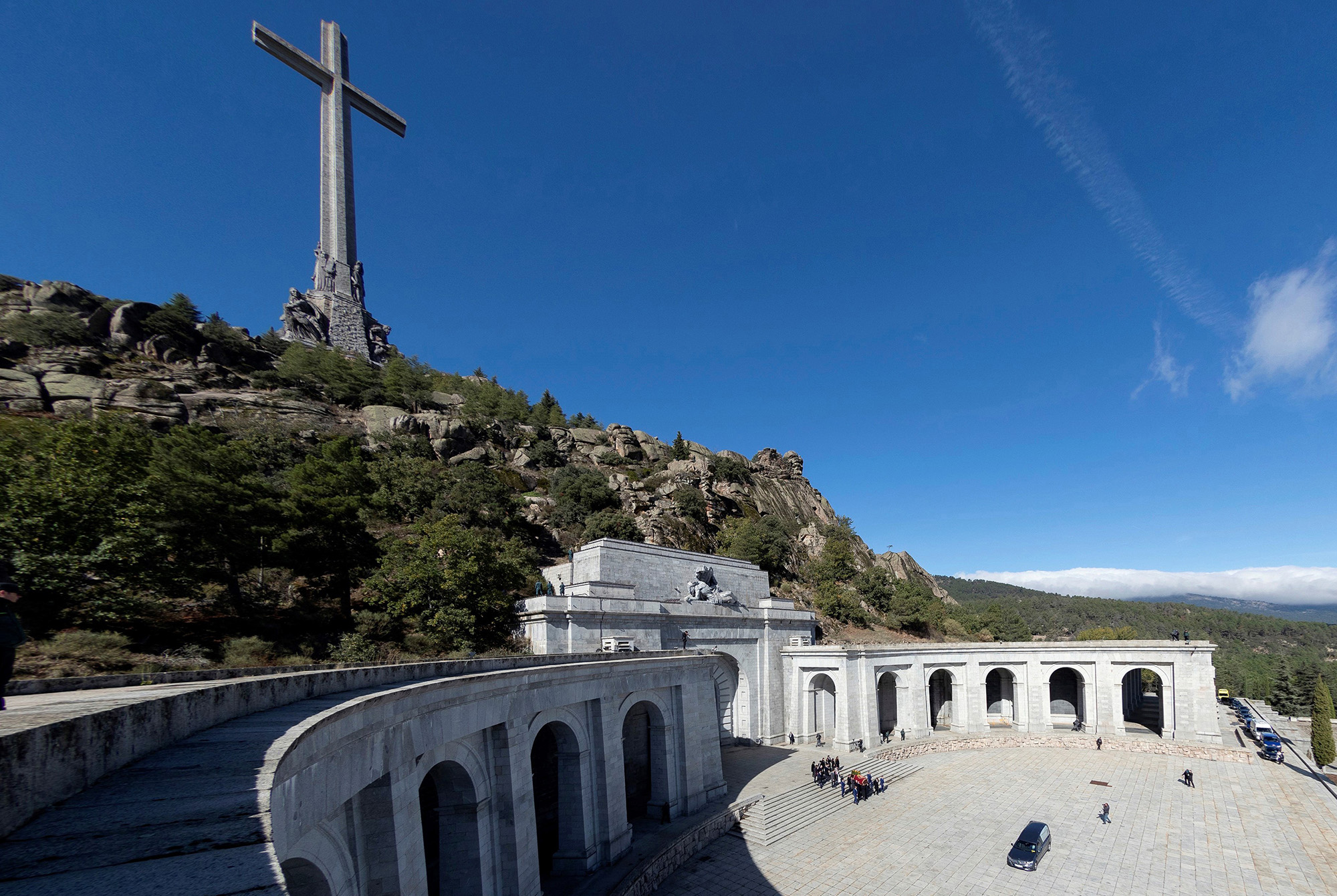 Spain to Open Crypts of Civil War Victims at Franco Mausoleum - Bloomberg