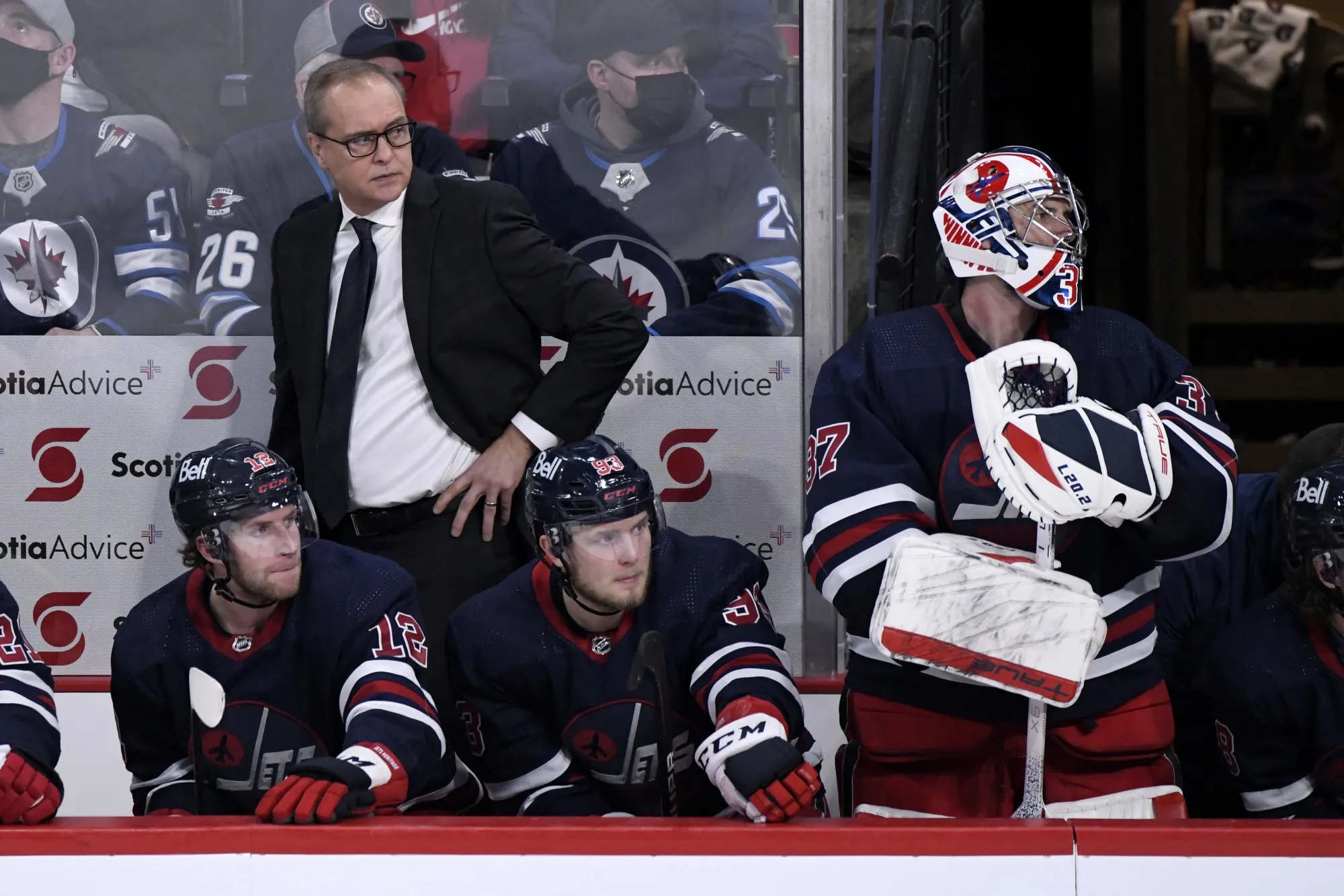 Winnipeg Coach Maurice Resigns, Lowry Gets Interim Job - Bloomberg