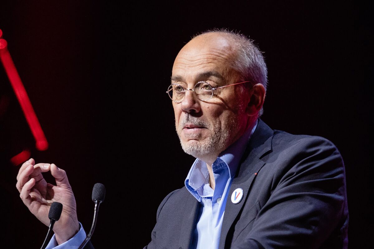 Orange CEO Pledges to Boost Dividend With Focus on Cost Cuts - Bloomberg