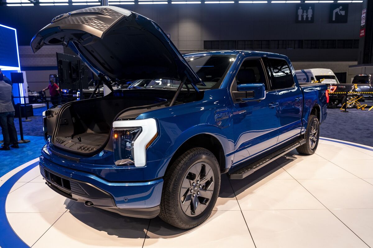 Ford Posts Surprise Profit on Surging Prices of Scarce Cars - Bloomberg