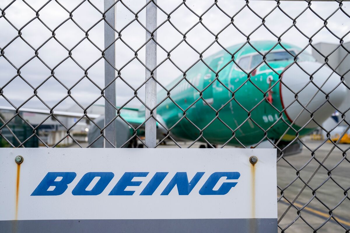 Boeing Closing in on Plan to Raise $15 Billion in Stock, Bonds - Bloomberg