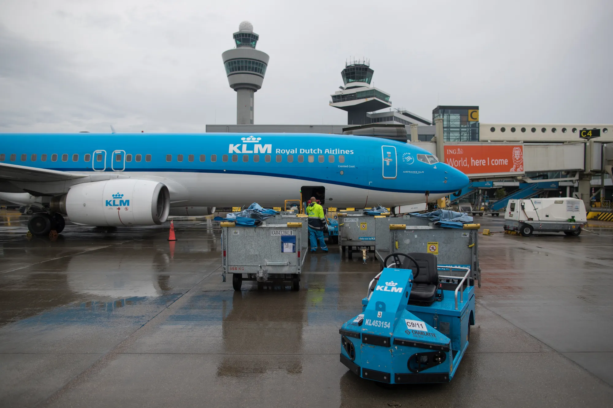 KLM Sues Dutch Government Over Amsterdam Airport Flight Cap - Bloomberg