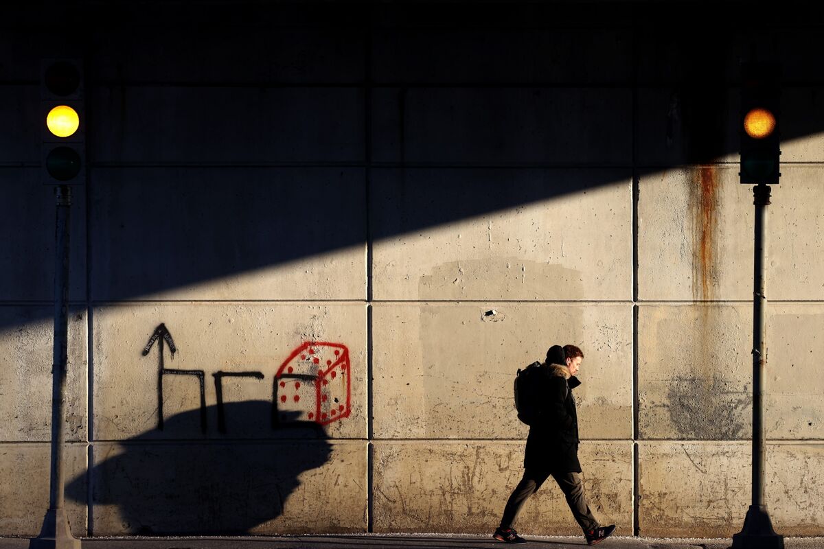 US Pedestrian Study: We're Walking Faster, Hanging Out Less - Bloomberg