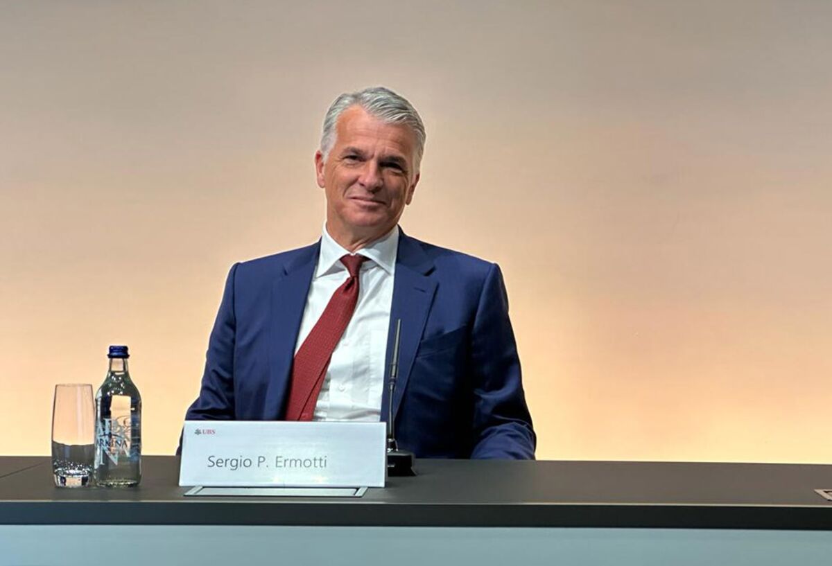 UBS Chairman Says Regulators Did Not Influence CEO Change - Bloomberg
