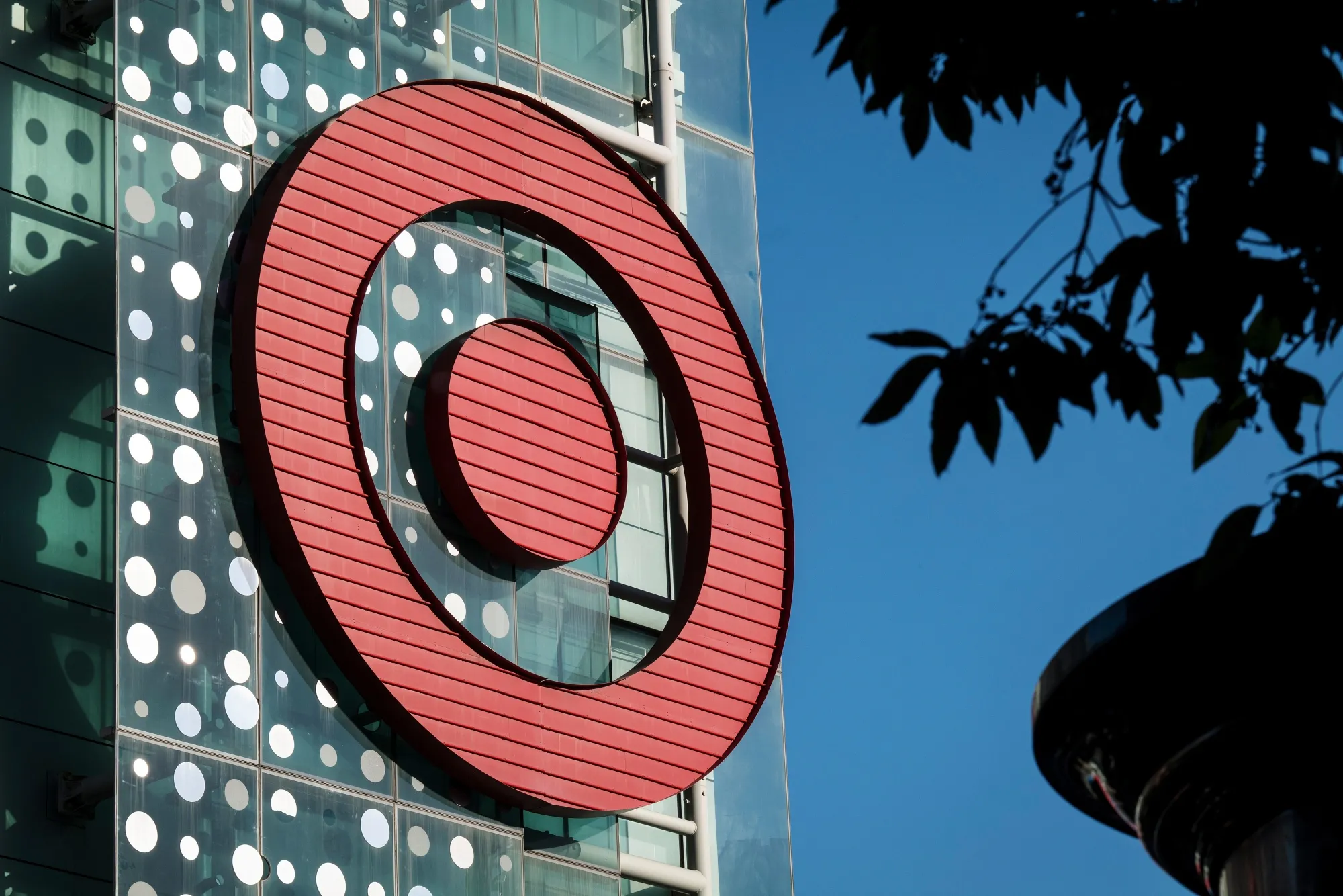 Target (TGT) Reports Holiday Sales Jumped on E-Commerce Boom - Bloomberg